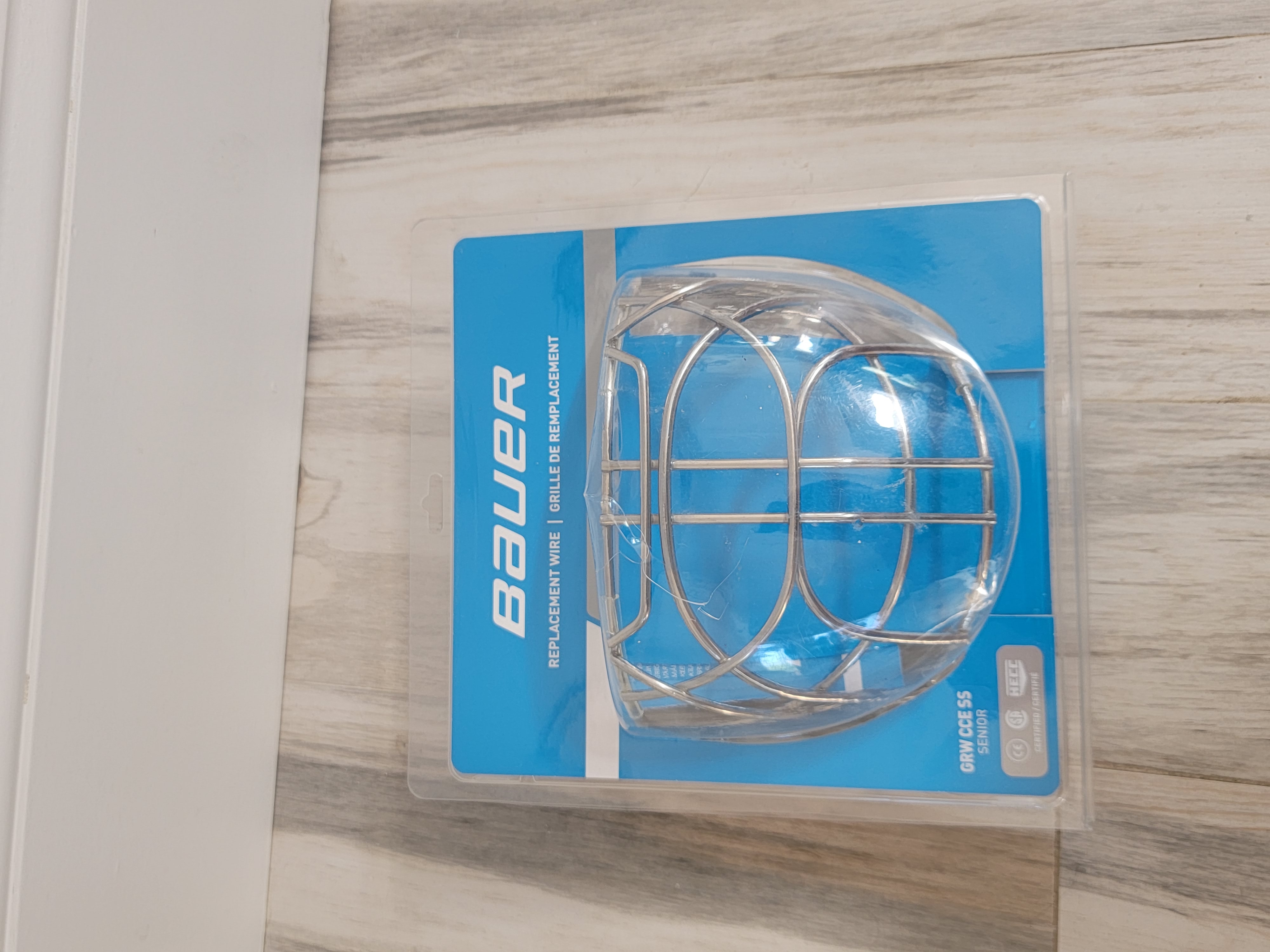 Senior New Bauer Profile 960 Certified Cat Eye cage | SidelineSwap