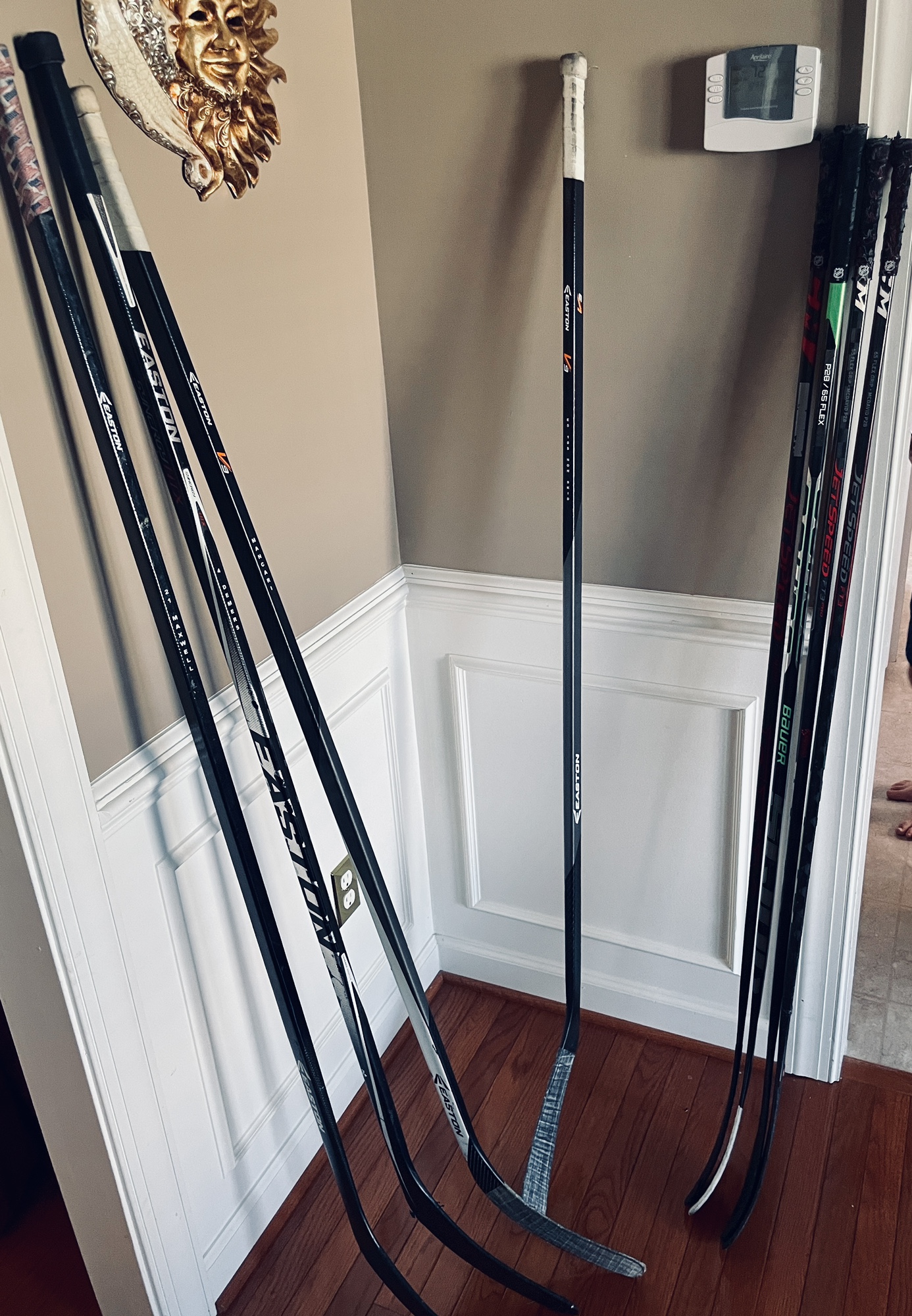Senior Right Handed Pro Stock Synergy Htx Hockey Stick Sidelineswap