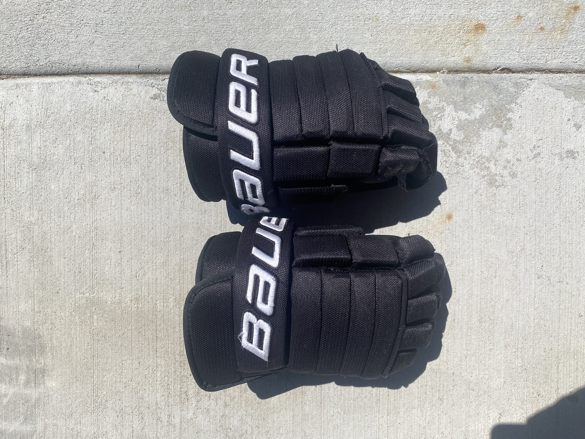 Bauer 15" Pro Stock 4 Roll Gloves | SidelineSwap
