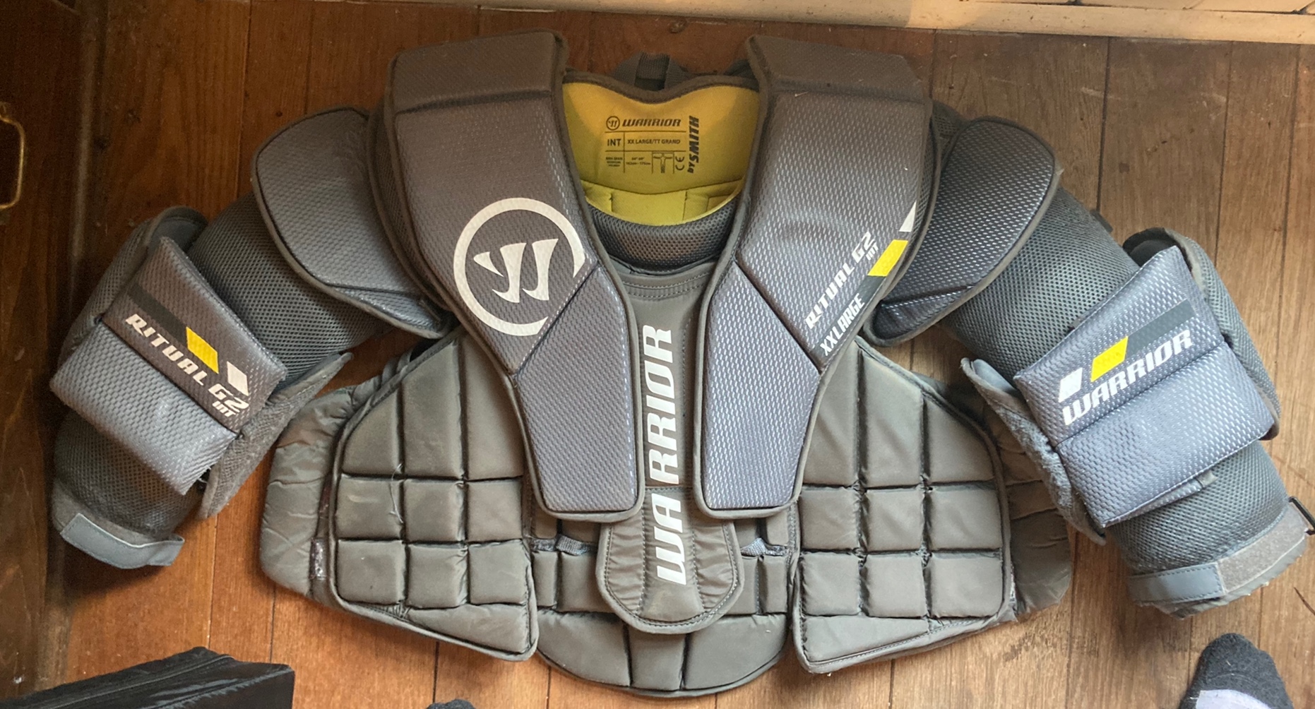 Warrior intermediate XXL chest protector | SidelineSwap