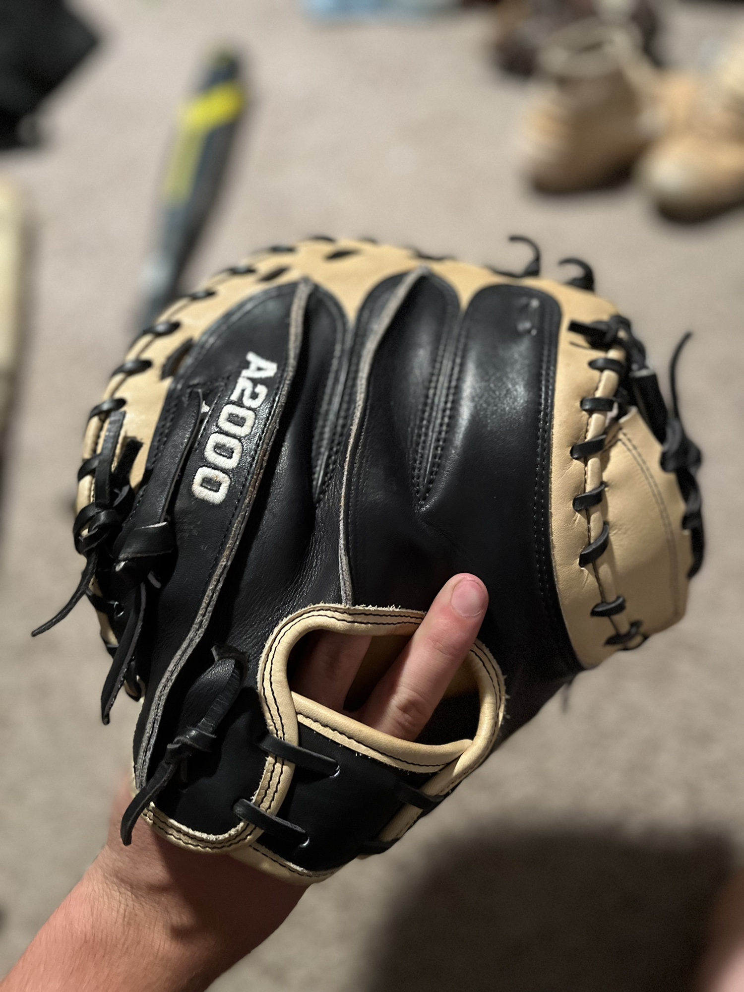 Catcher's 33" A2000 Baseball Glove | SidelineSwap