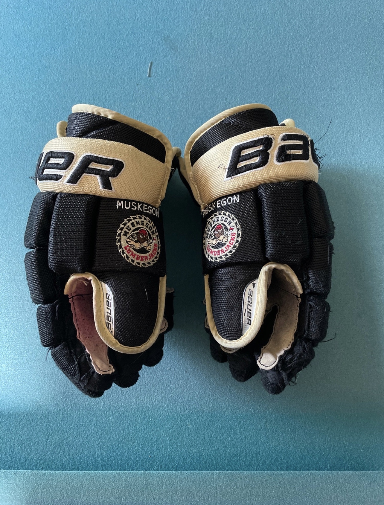 Bauer 14" Pro Stock 4 Roll Gloves | SidelineSwap