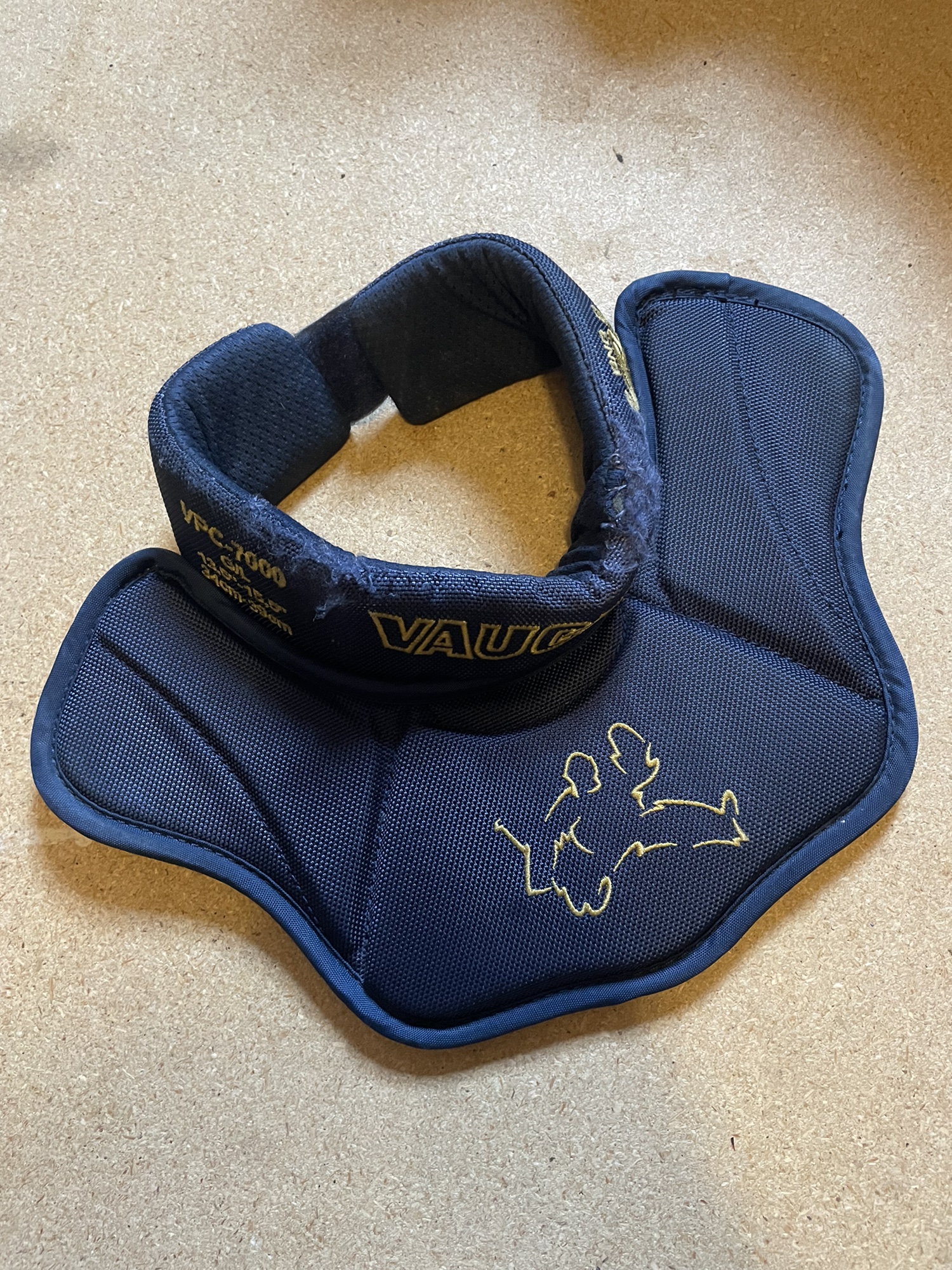 Vaughn VPC-7000 Hockey Neck Guard | SidelineSwap