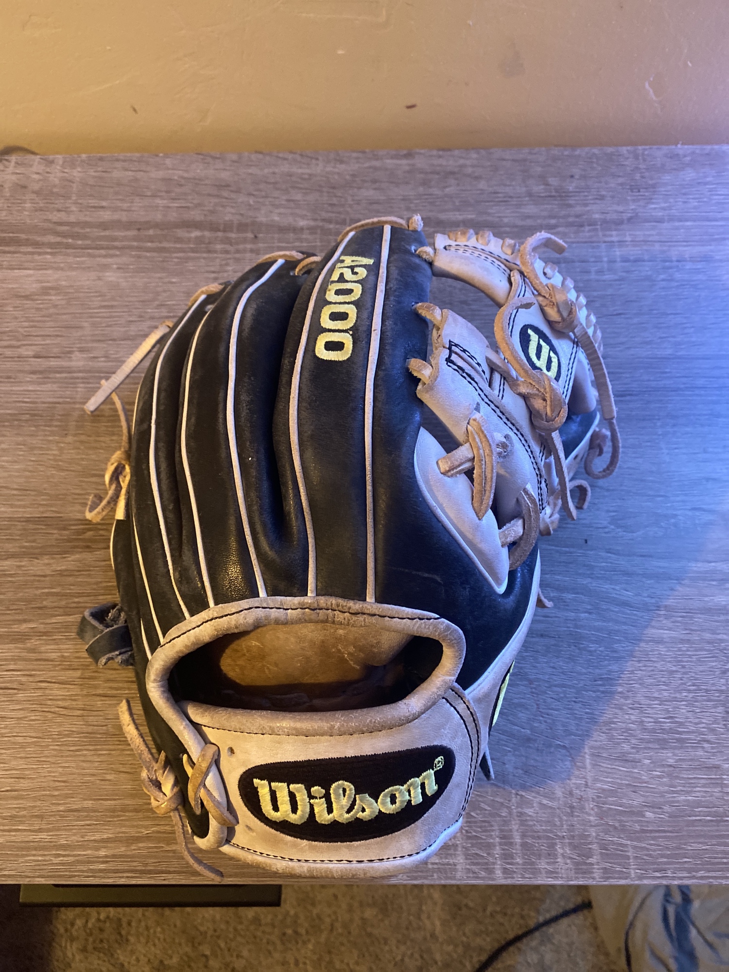 Infield 11.5" A2000 Baseball Glove | SidelineSwap
