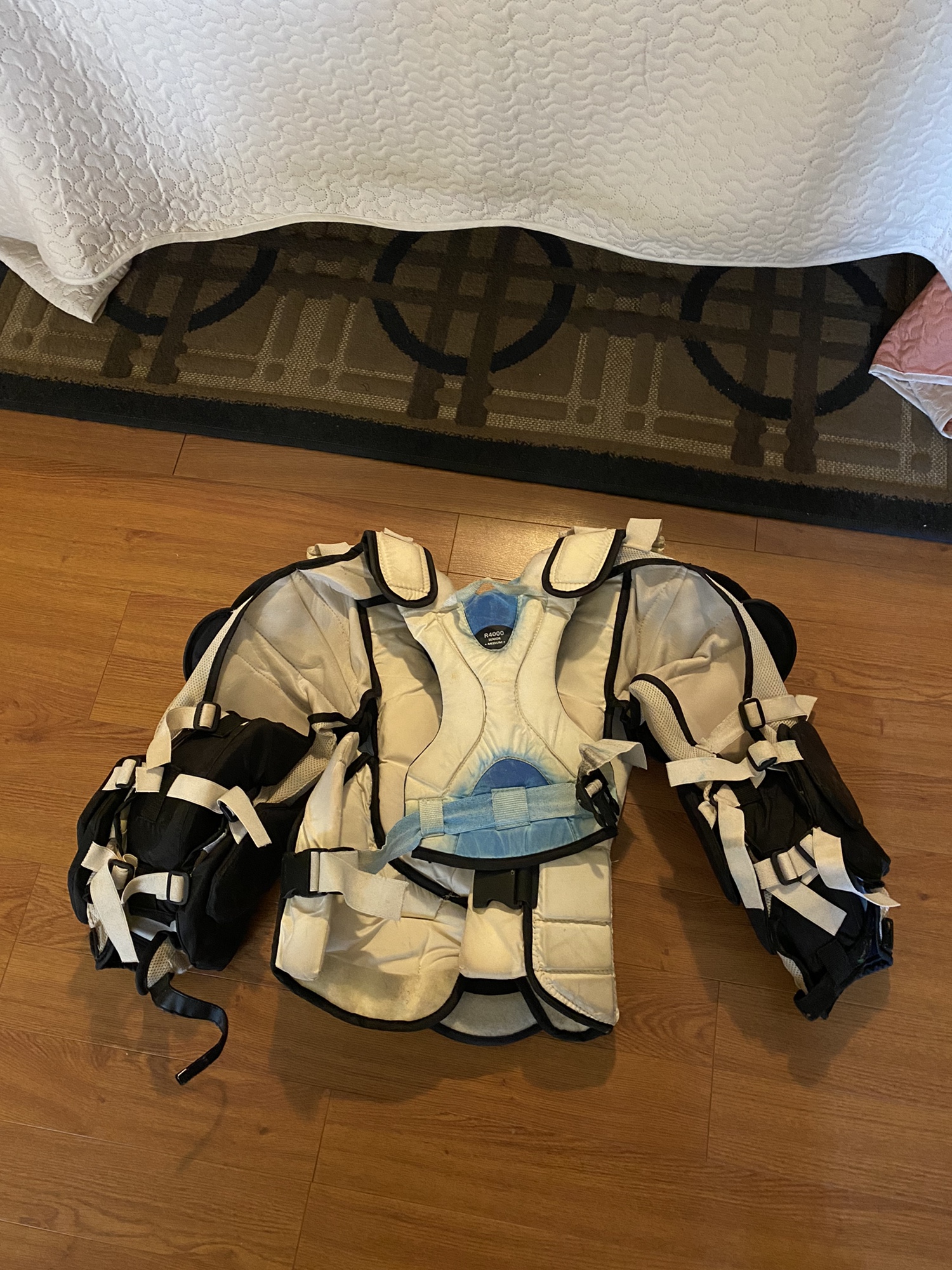 Used Medium Bauer Reactor 4000 Goalie Chest Protector | SidelineSwap