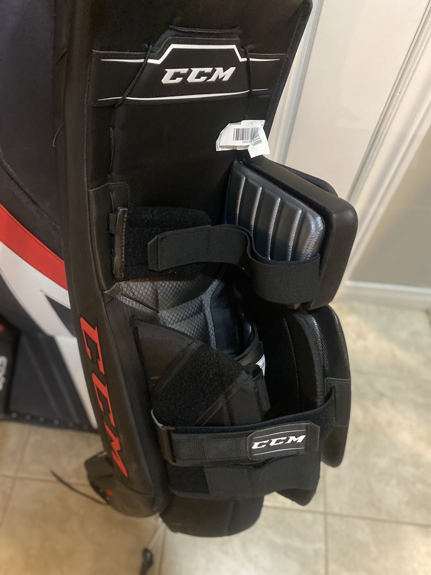 CCM AXIS Pro 34+1.5 Goalie leg pads and gloves 580 Break | SidelineSwap