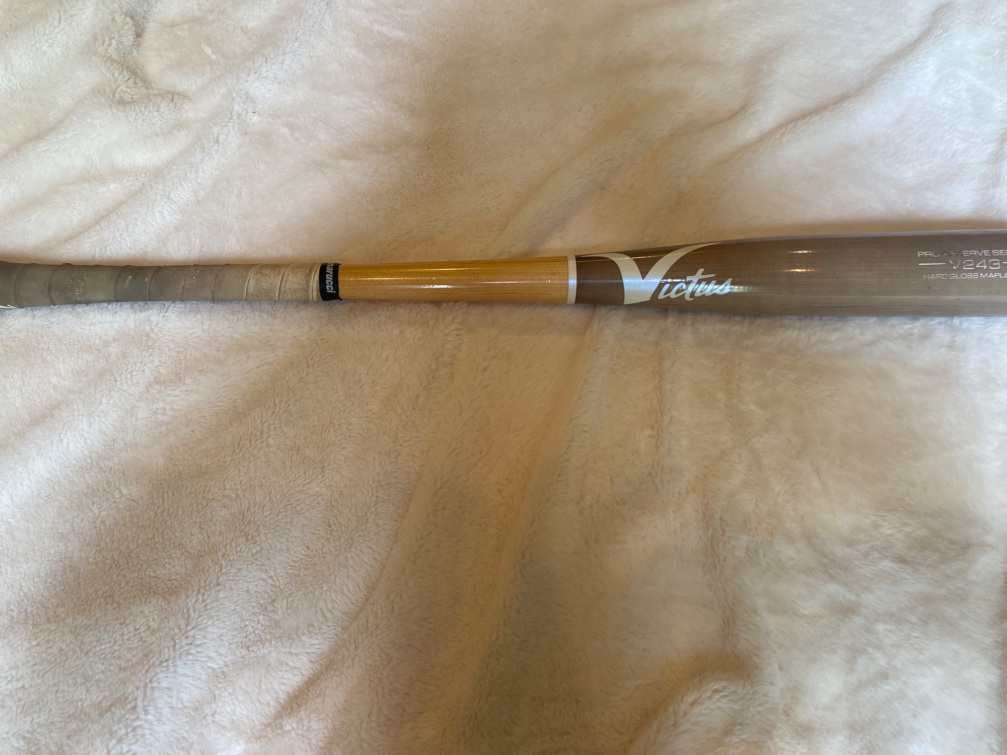 Victus V243 Wood Bat | SidelineSwap