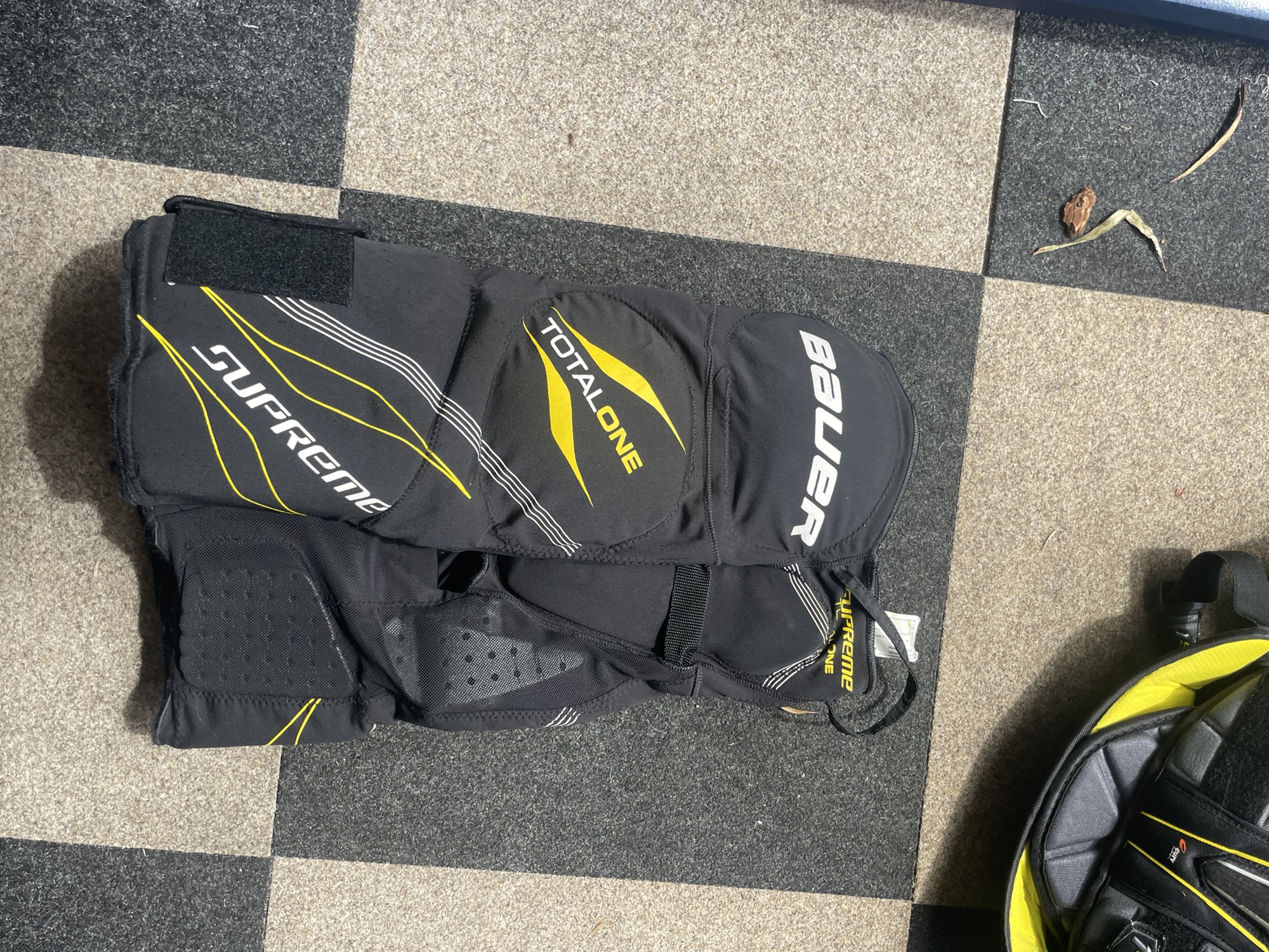 Used Medium Bauer Supreme one95 Girdle | SidelineSwap