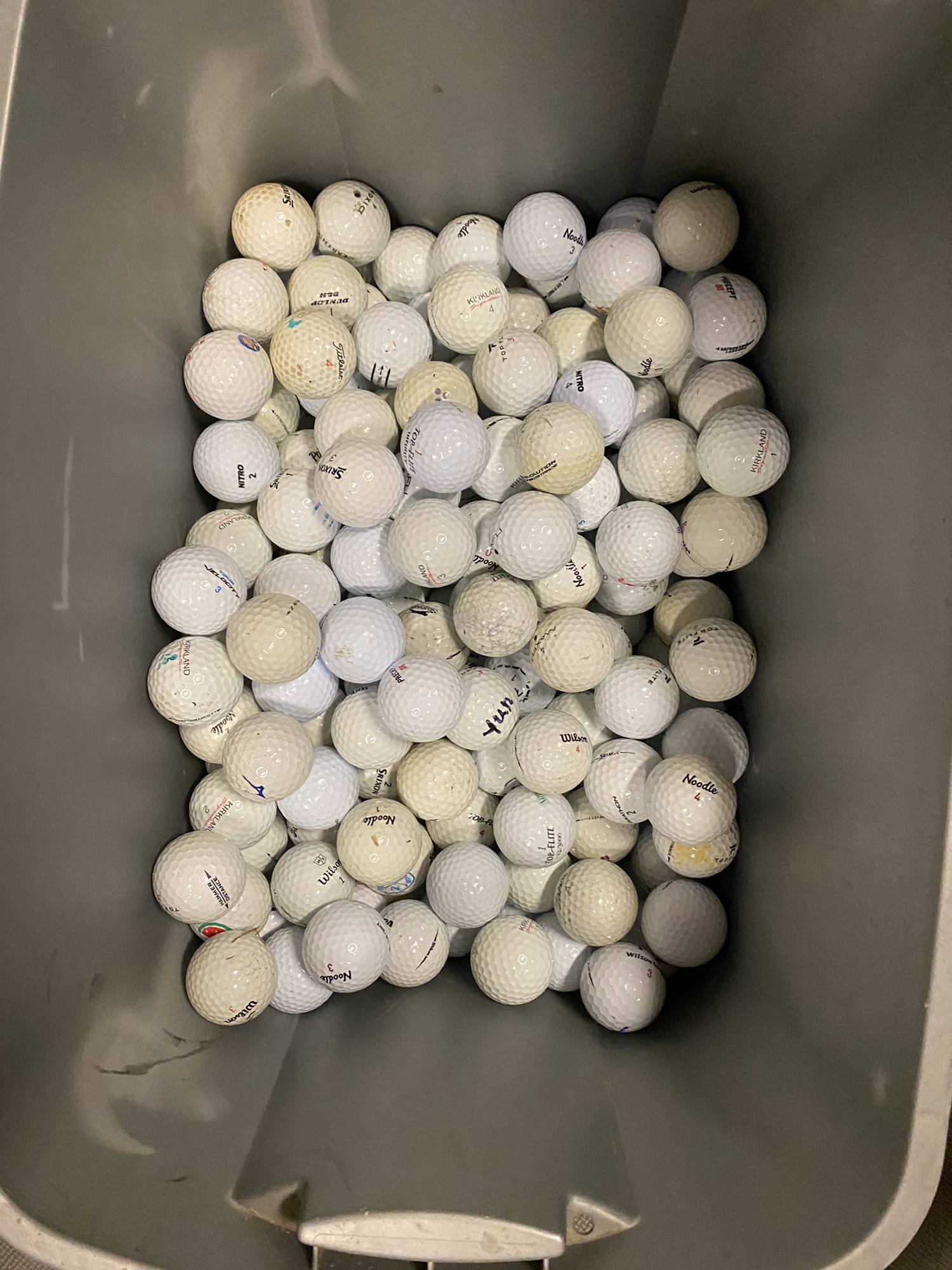 Assorted 100 Golf Balls | SidelineSwap