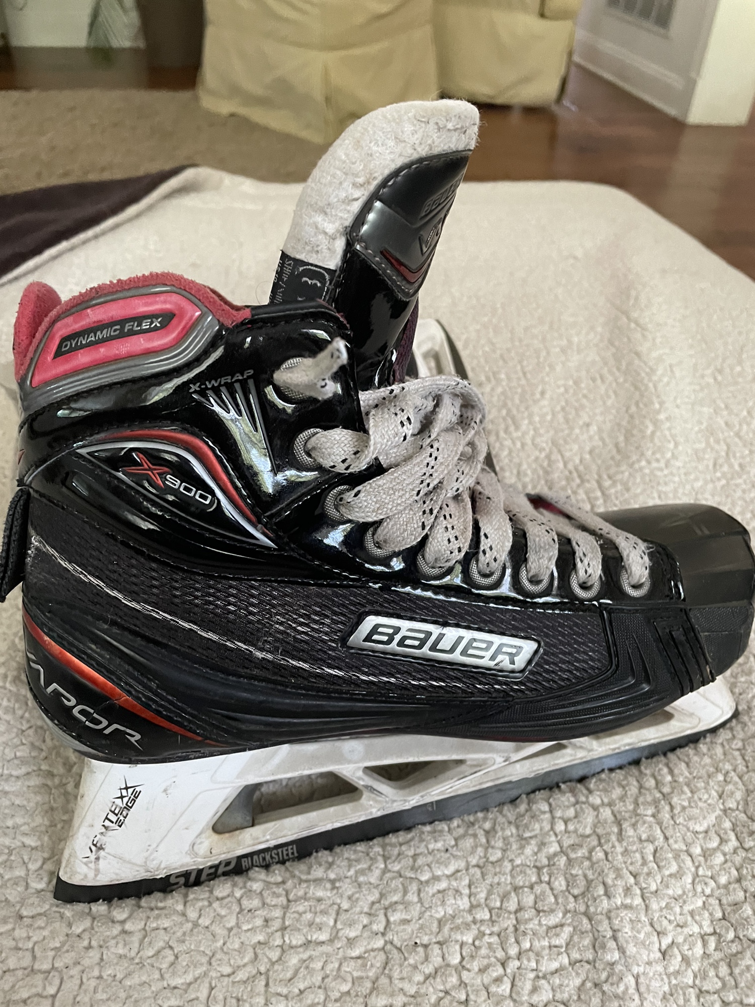 Bauer Vapor X900 Size 8.5 | SidelineSwap