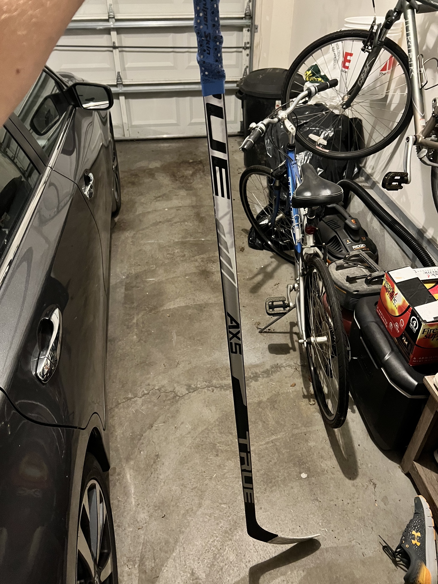 Senior True AX5 Hockey Stick RH TC2 Curve | SidelineSwap