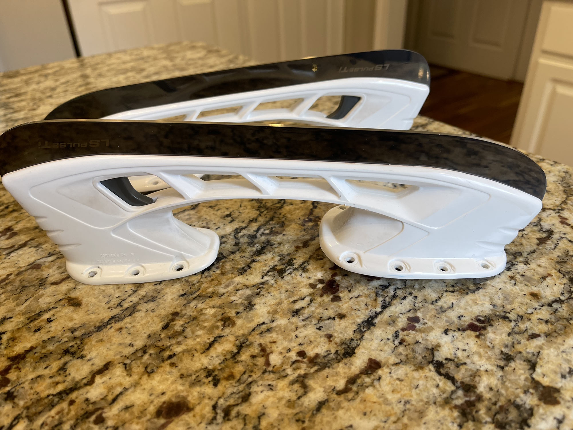 New Bauer 246 mm TUUK Lightspeed Pulse Edge Holder | SidelineSwap