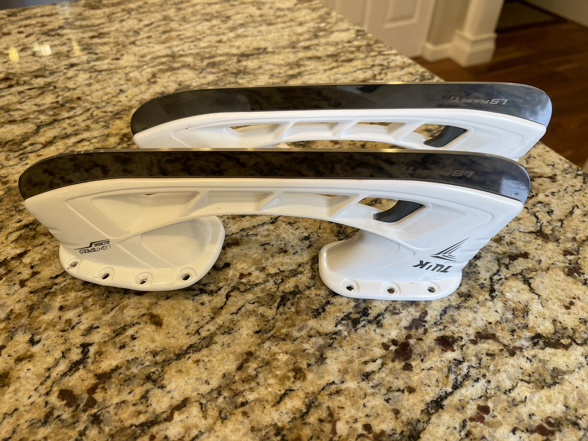 New Bauer 246 mm TUUK Lightspeed Pulse Edge Holder | SidelineSwap
