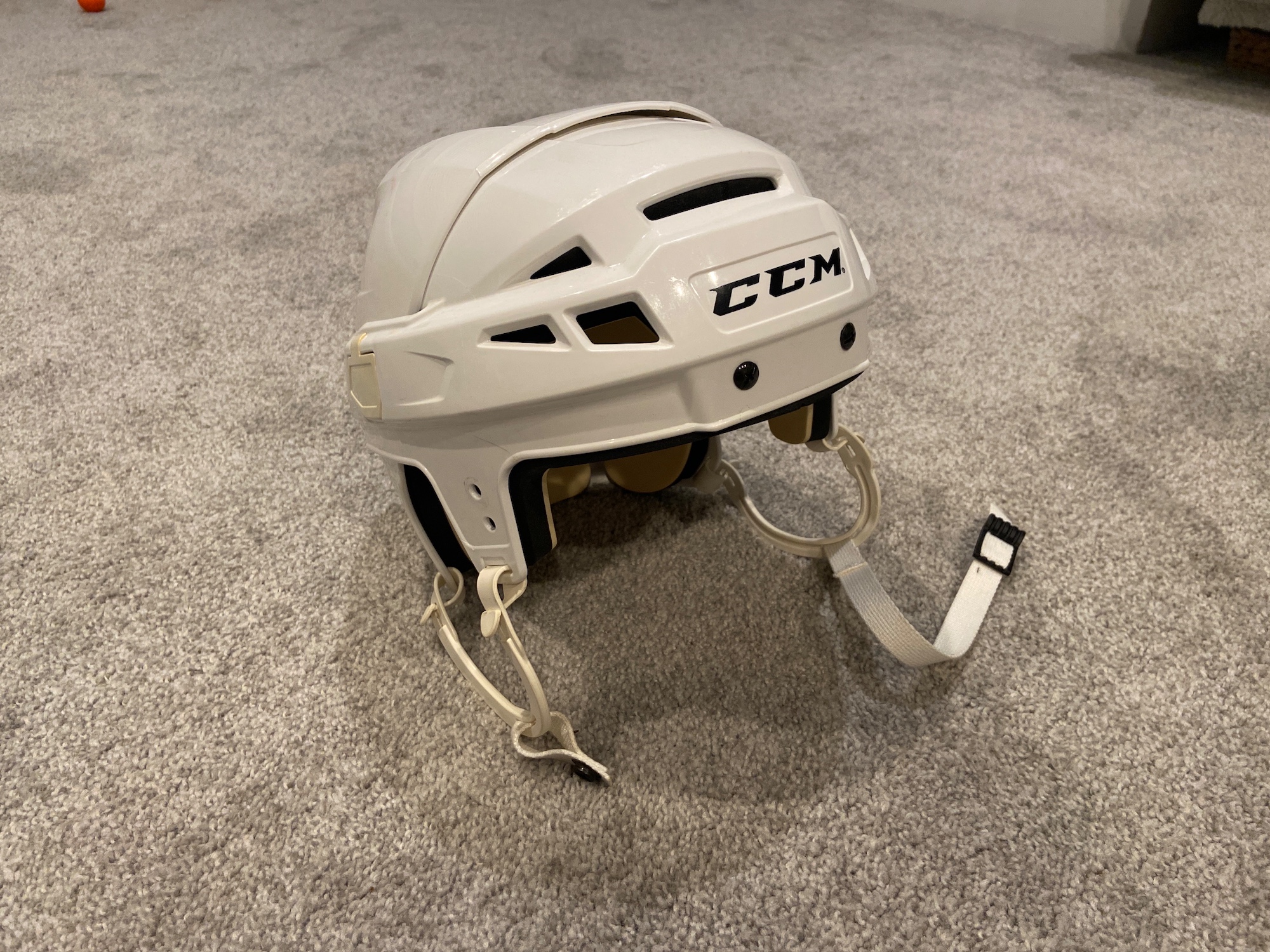 CCM VECTOR V08 PRO STOCK HOCKEY HELMET WHITE LARGE | SidelineSwap