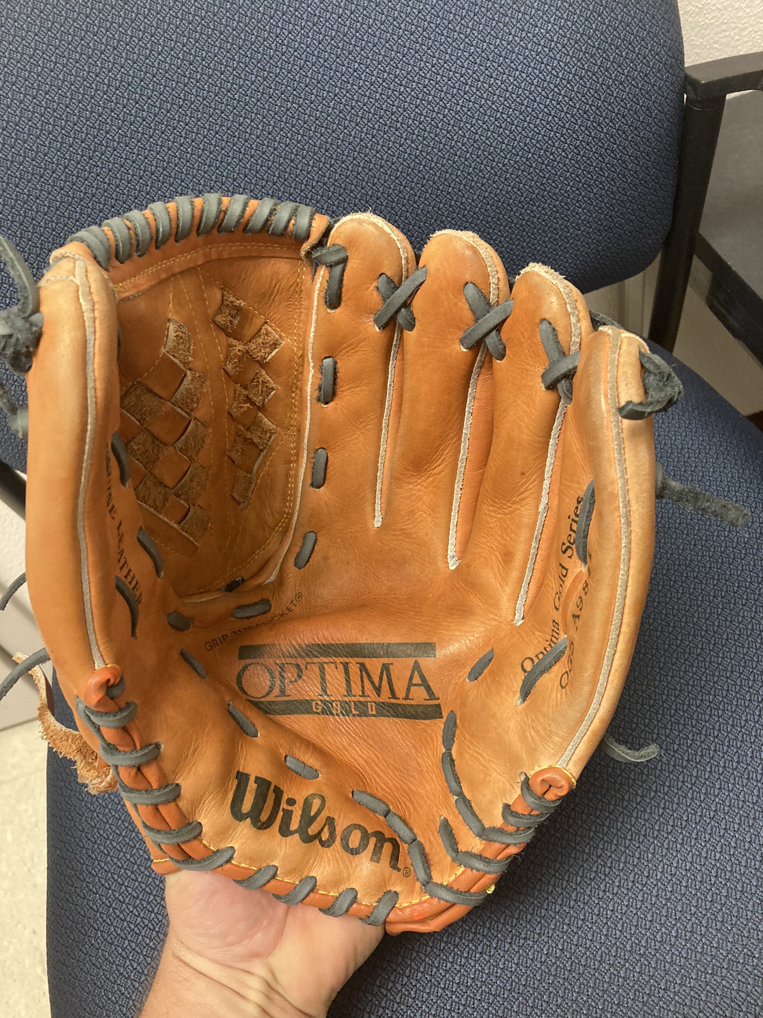Re-laced/reconditioned Wilson Optima Gold Series A9841-13’ RHT Outfield ...