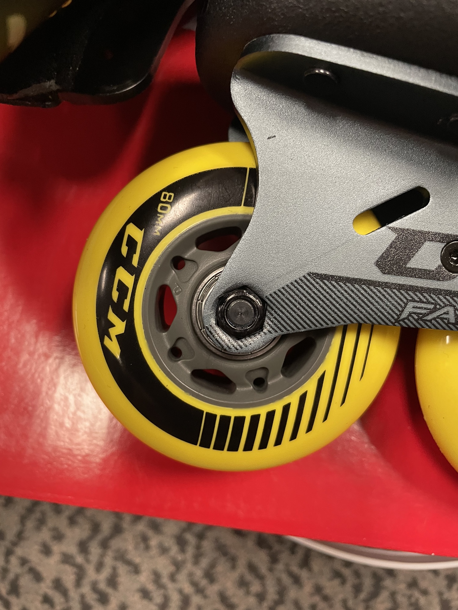 CCM RH9350 Size 10 D width roller hockey skate | SidelineSwap