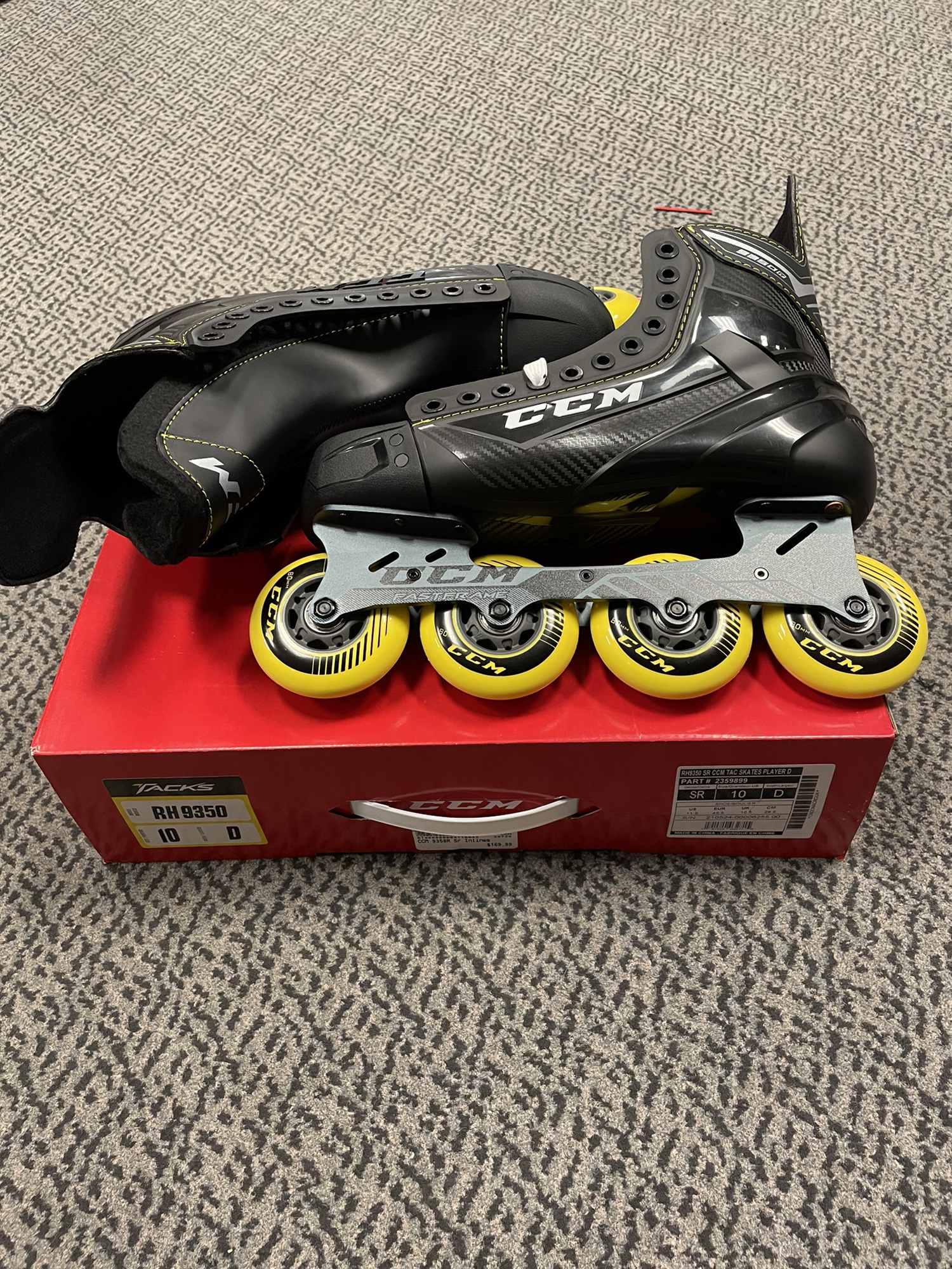 CCM RH9350 Size 10 D width roller hockey skate | SidelineSwap