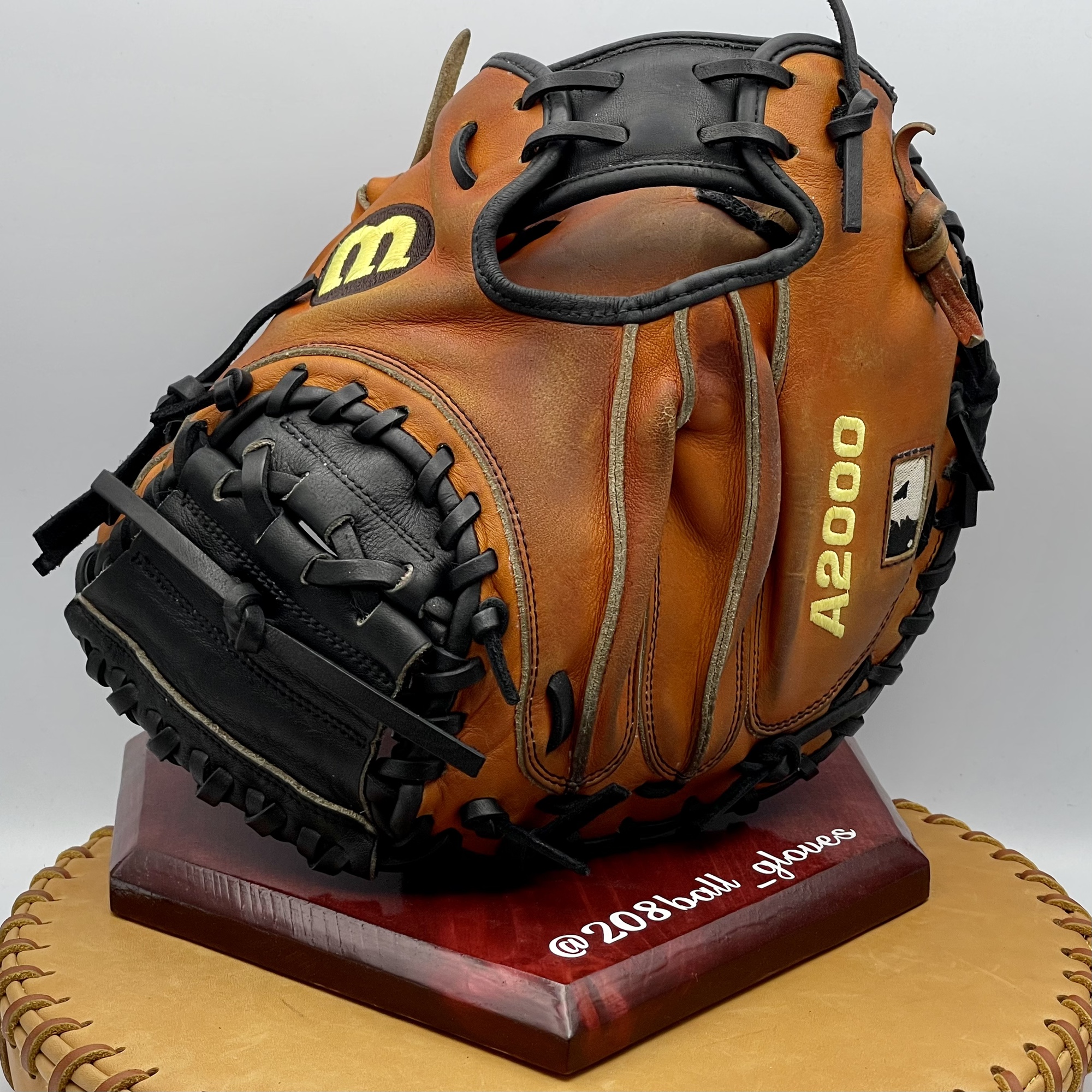 Wilson A2000 Pudge Catchers Mitt 32.5” | SidelineSwap