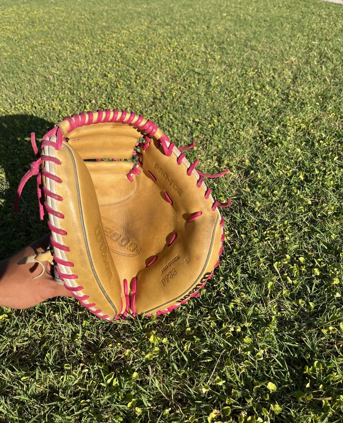 A2000 catchers mitt / glove | SidelineSwap