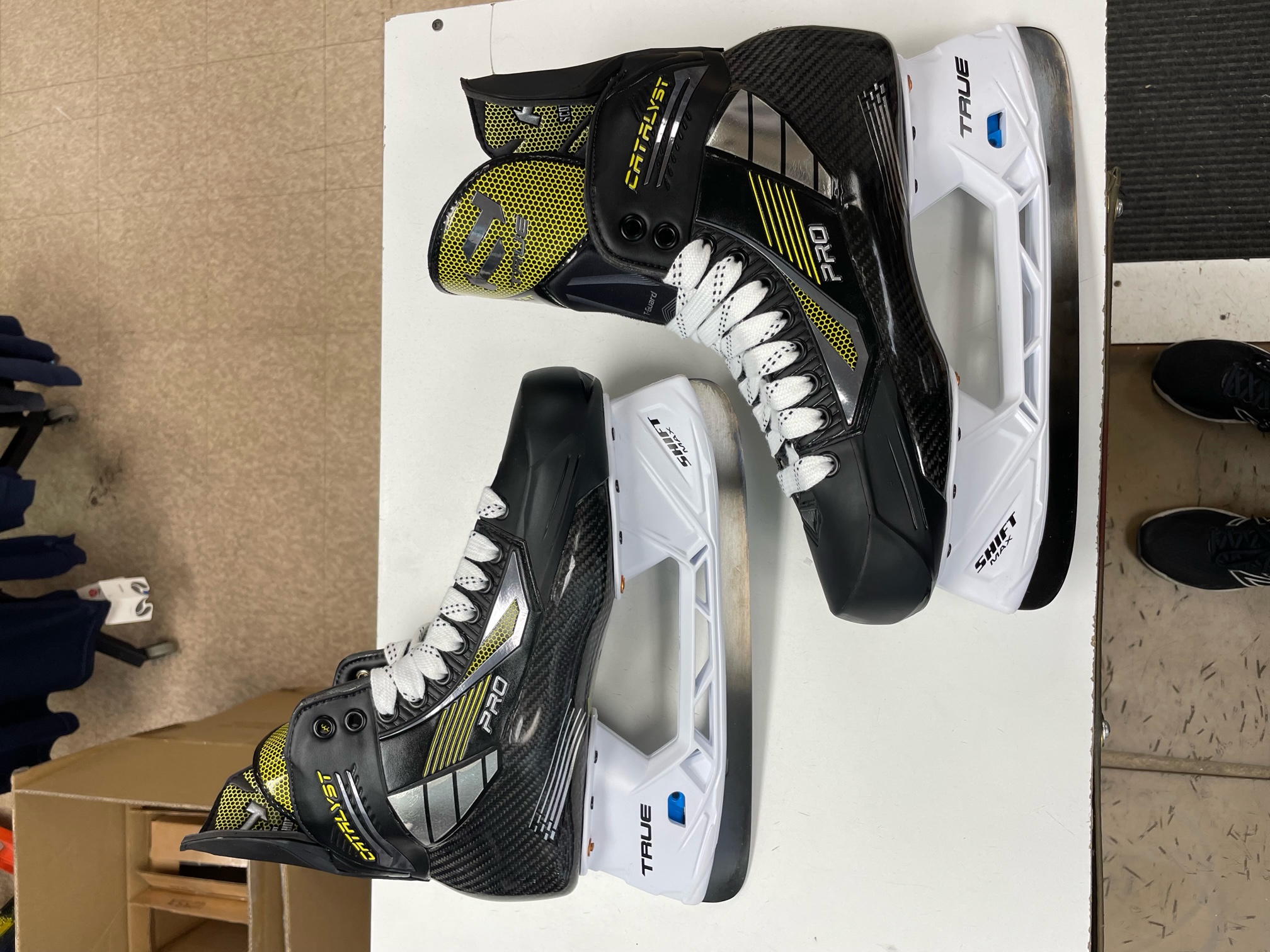 New True Catalyst Pro Size 9 Skates | SidelineSwap