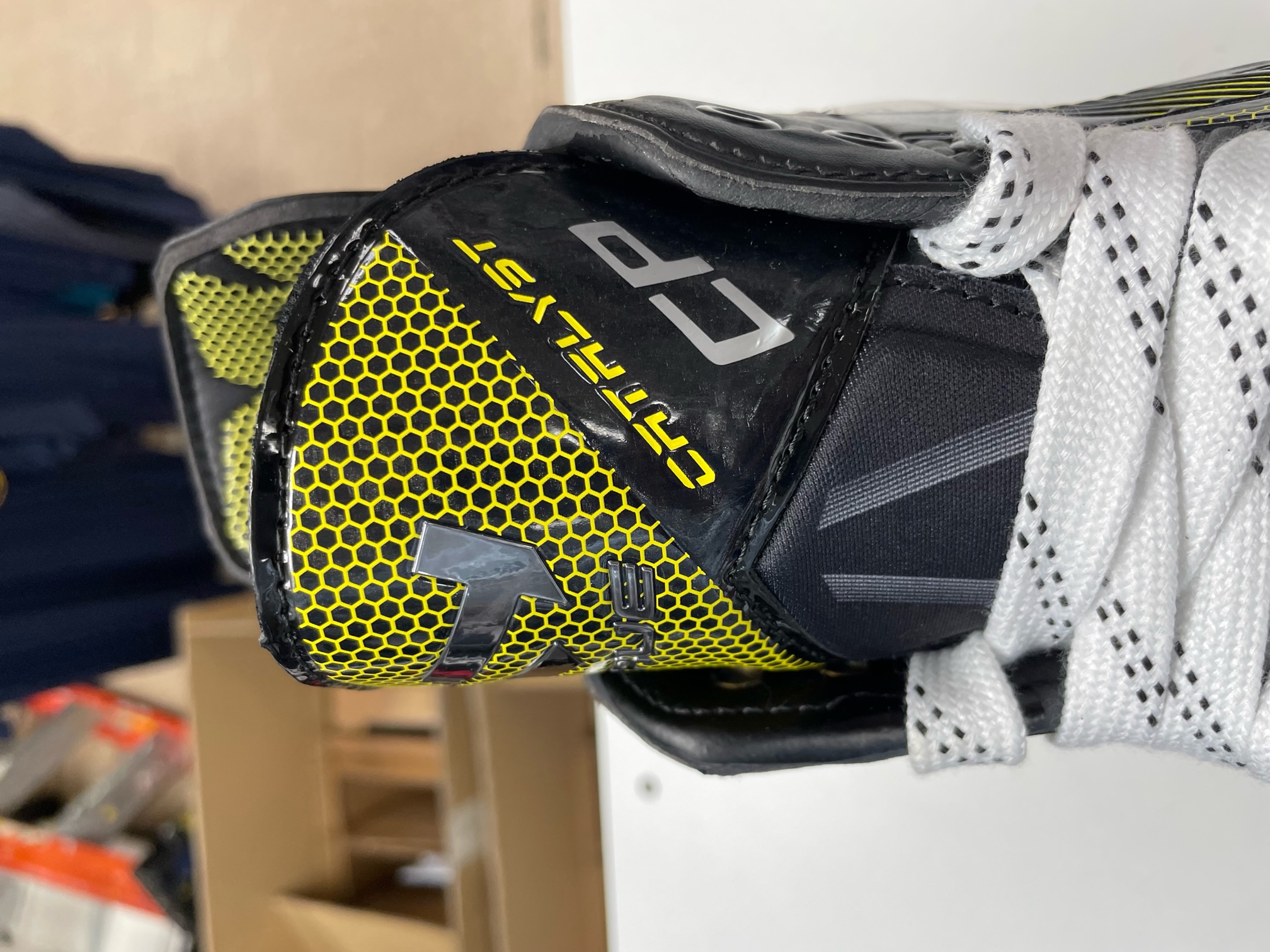 New True Catalyst Pro Size 9 Skates | SidelineSwap