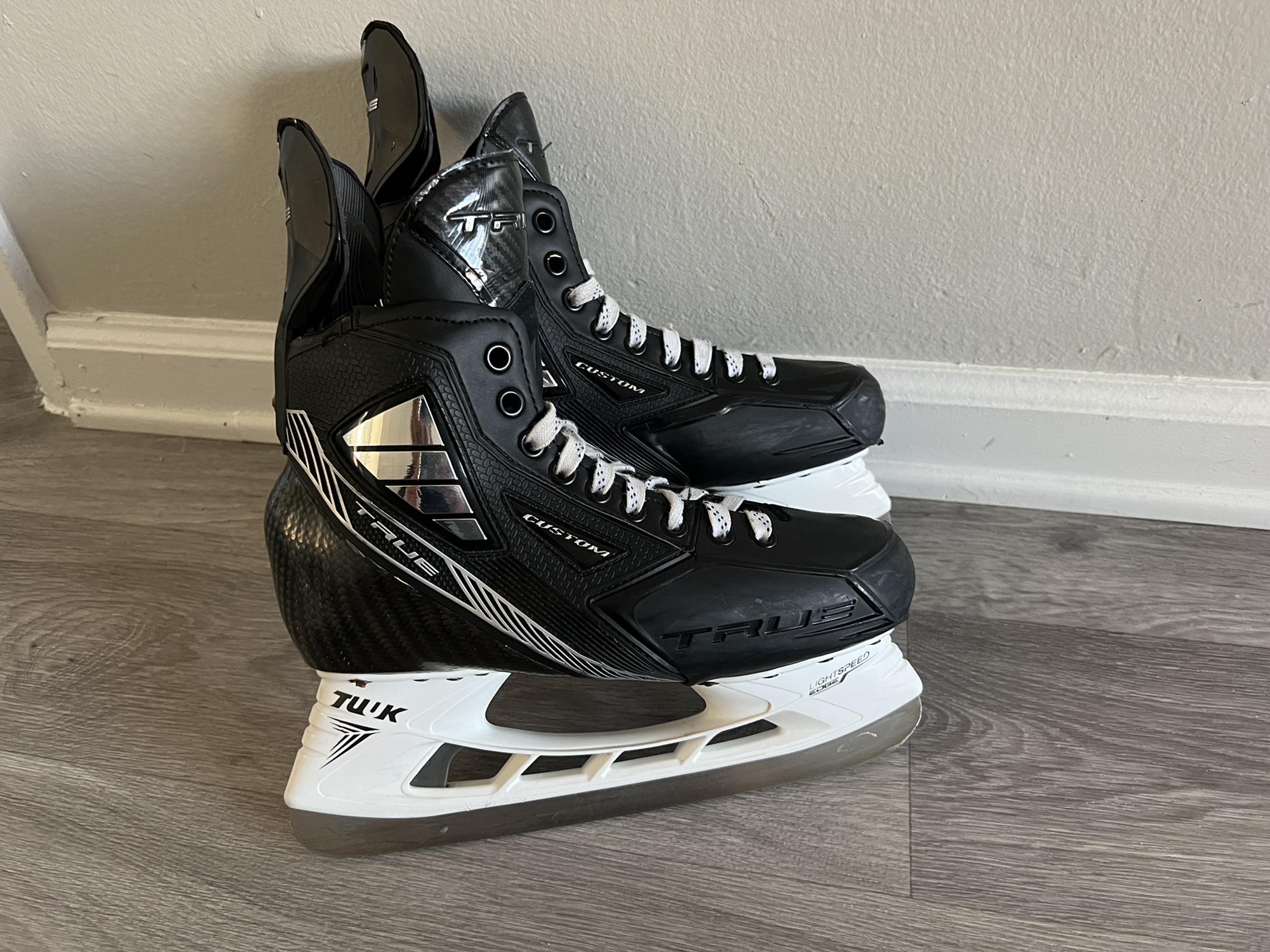 Hockey skates true tf9 custom | SidelineSwap