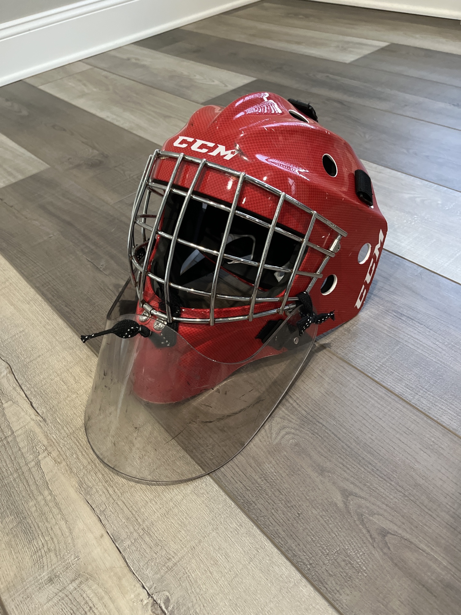 CCM 7000 JR Goalie Mask with Plastic Throat Guard | SidelineSwap