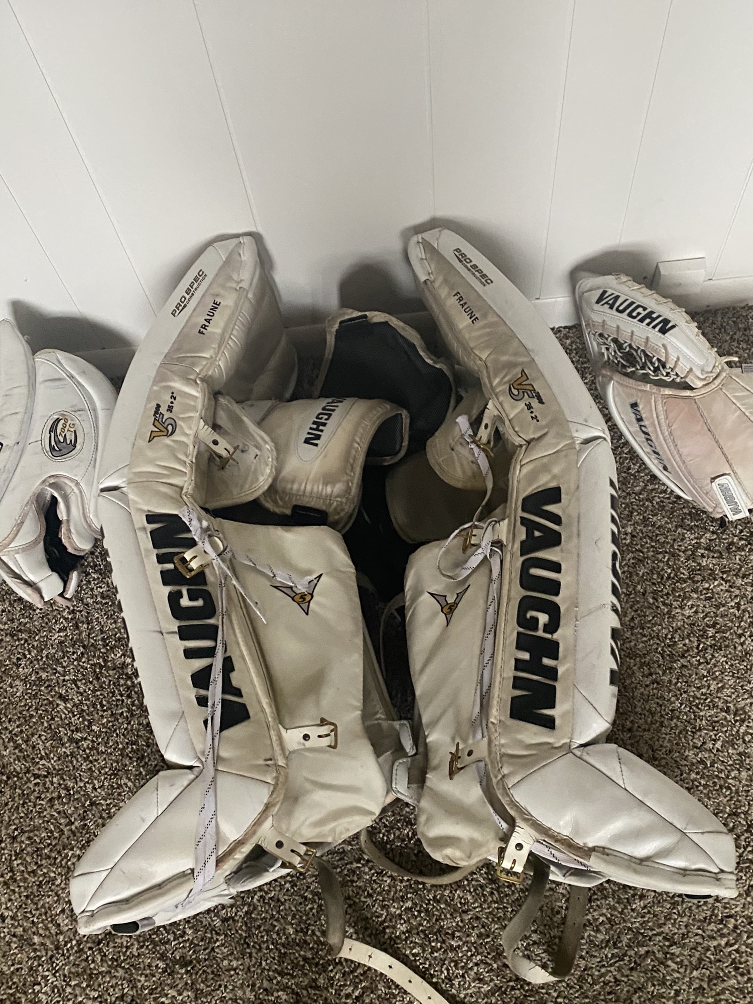 35" Regular Pro Stock Velocity V5 Goalie Full Set | SidelineSwap