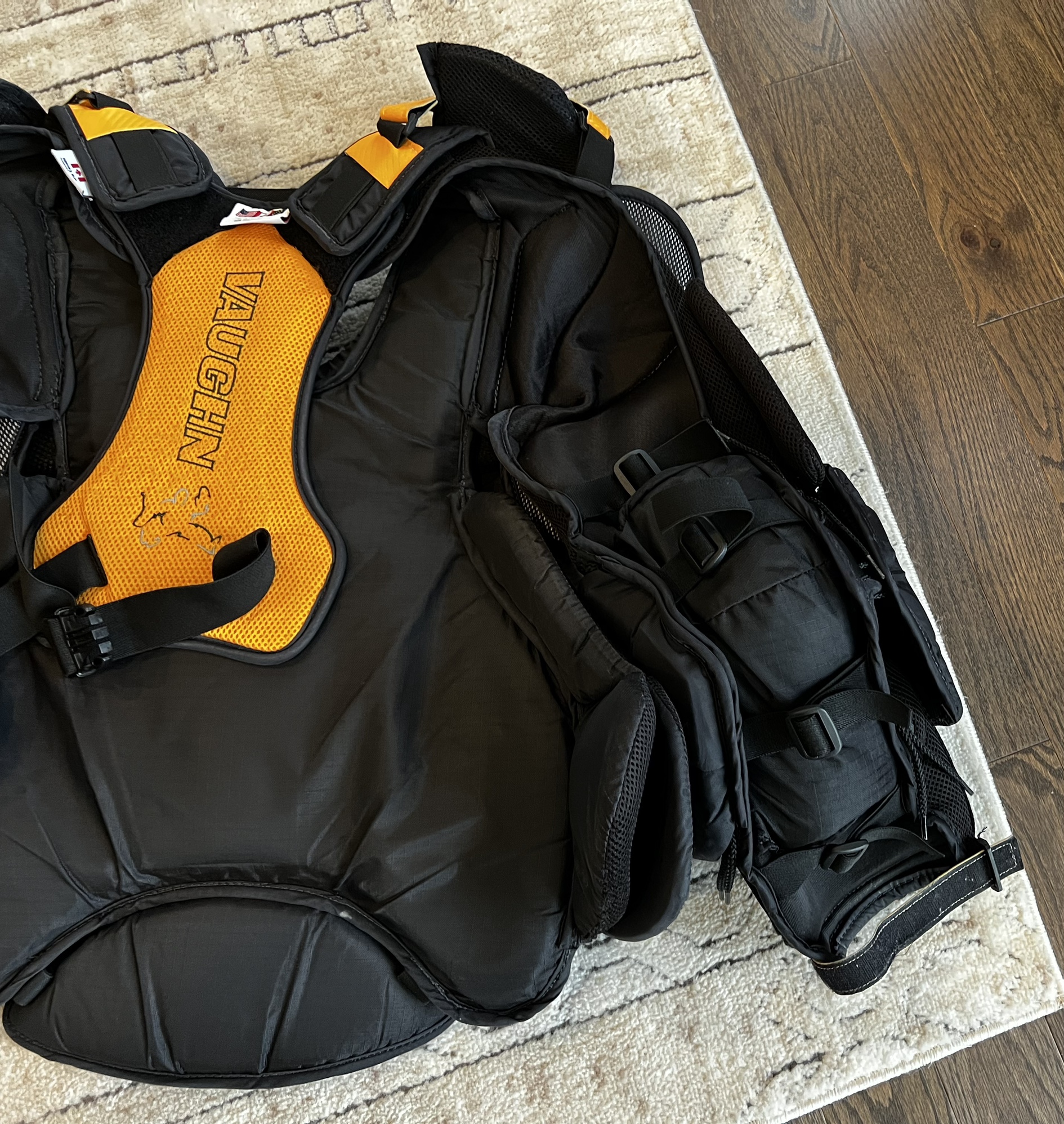 Vaughn V7 XF Pro Carbon Goalie Chest Protector | SidelineSwap