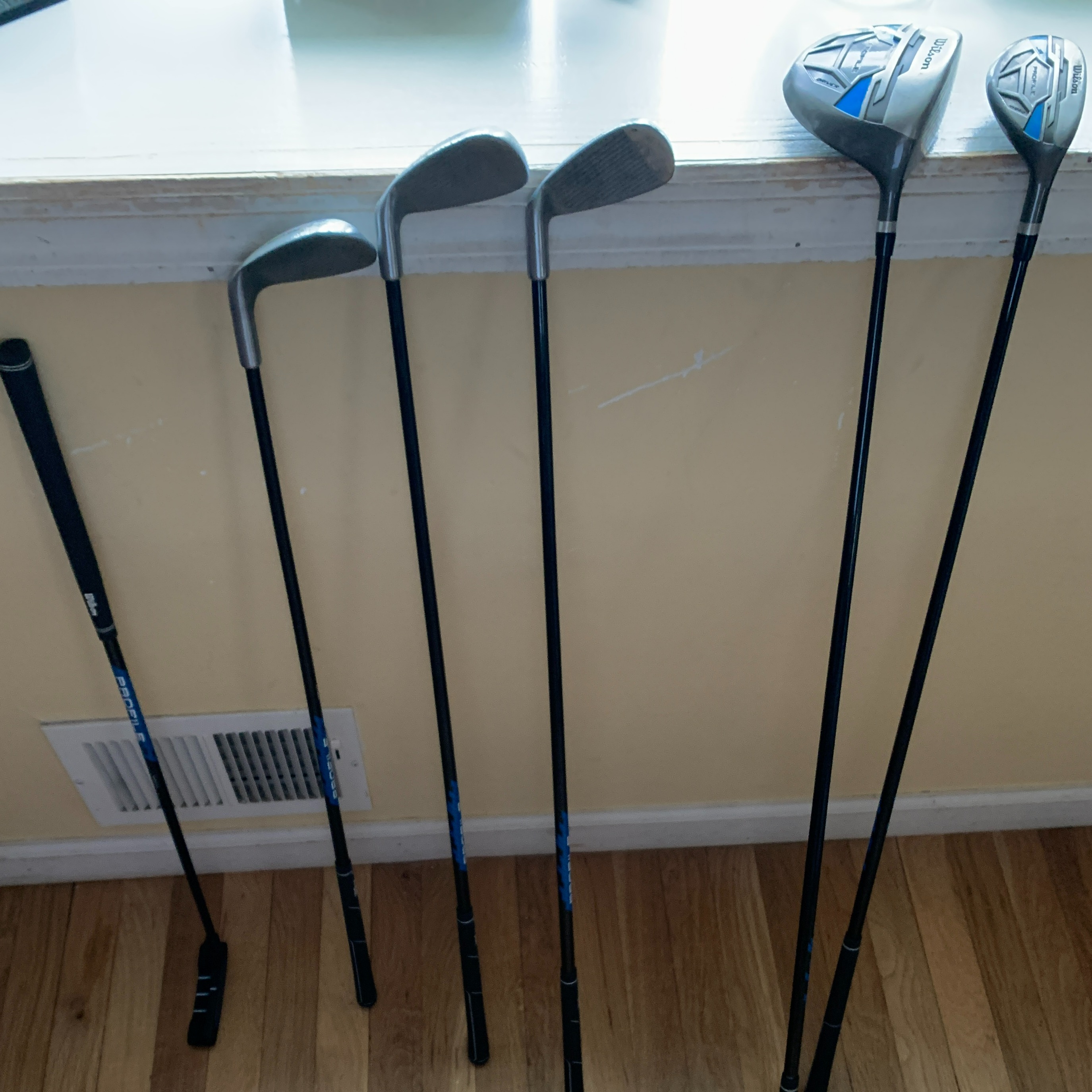 Wilson Profile Clubs (Full Set) Youth | SidelineSwap