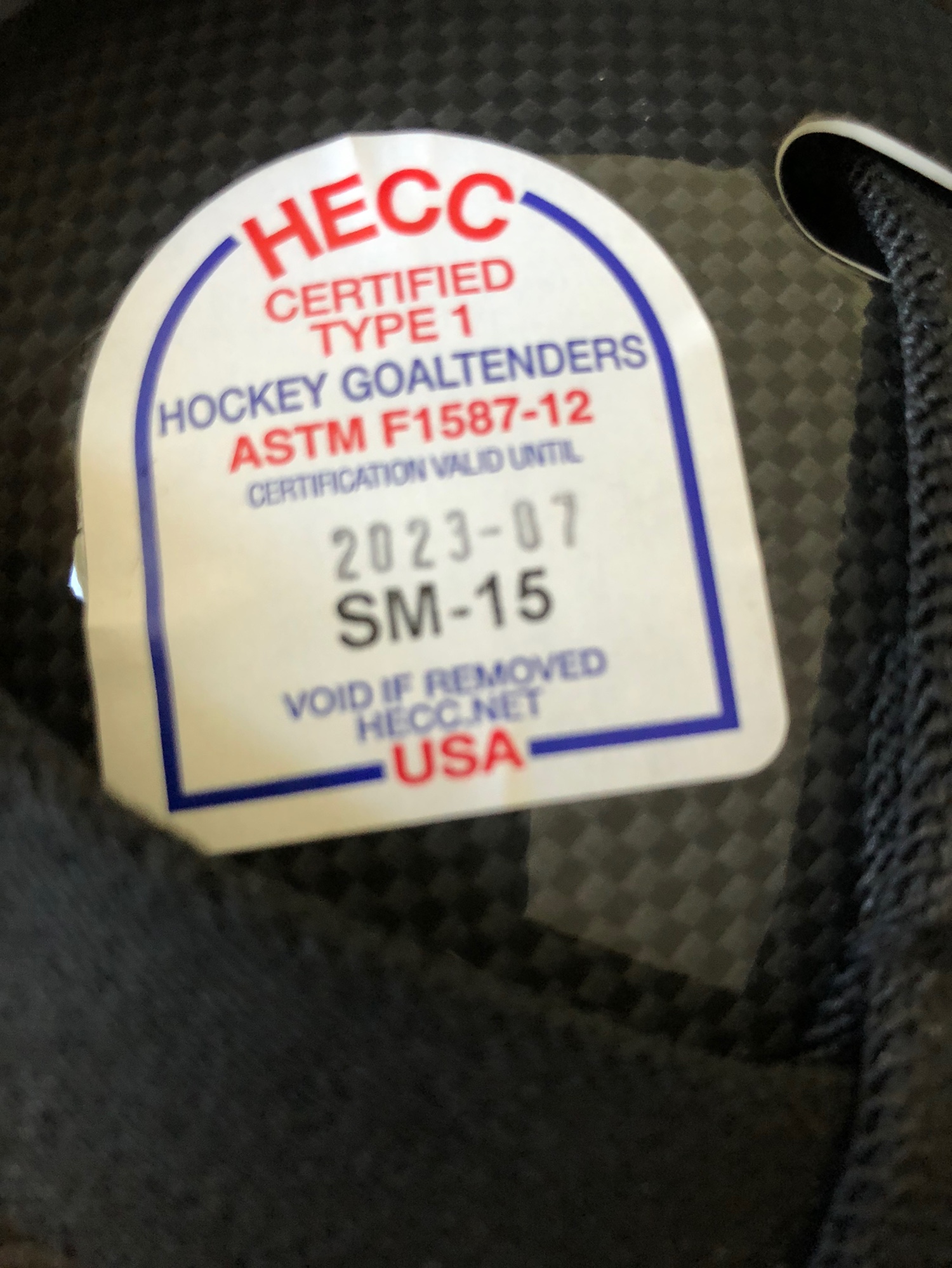 BLK SIZE SR M Goalie Mask New CCM 1.9 HECC certification valid until ...