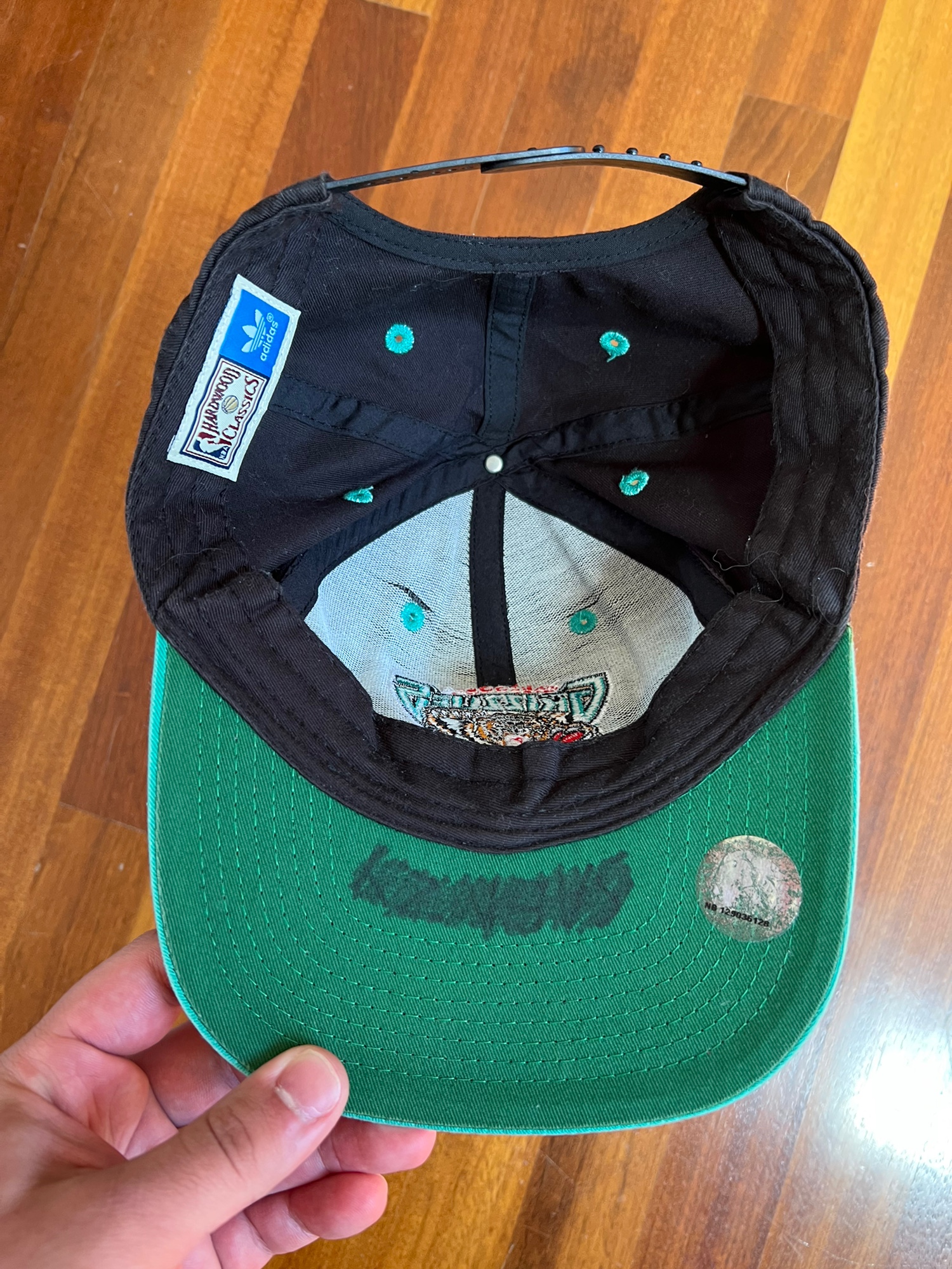 Vintage Hardwood Classics Adidas Vancouver Grizzlies NBA Retro Snapback ...