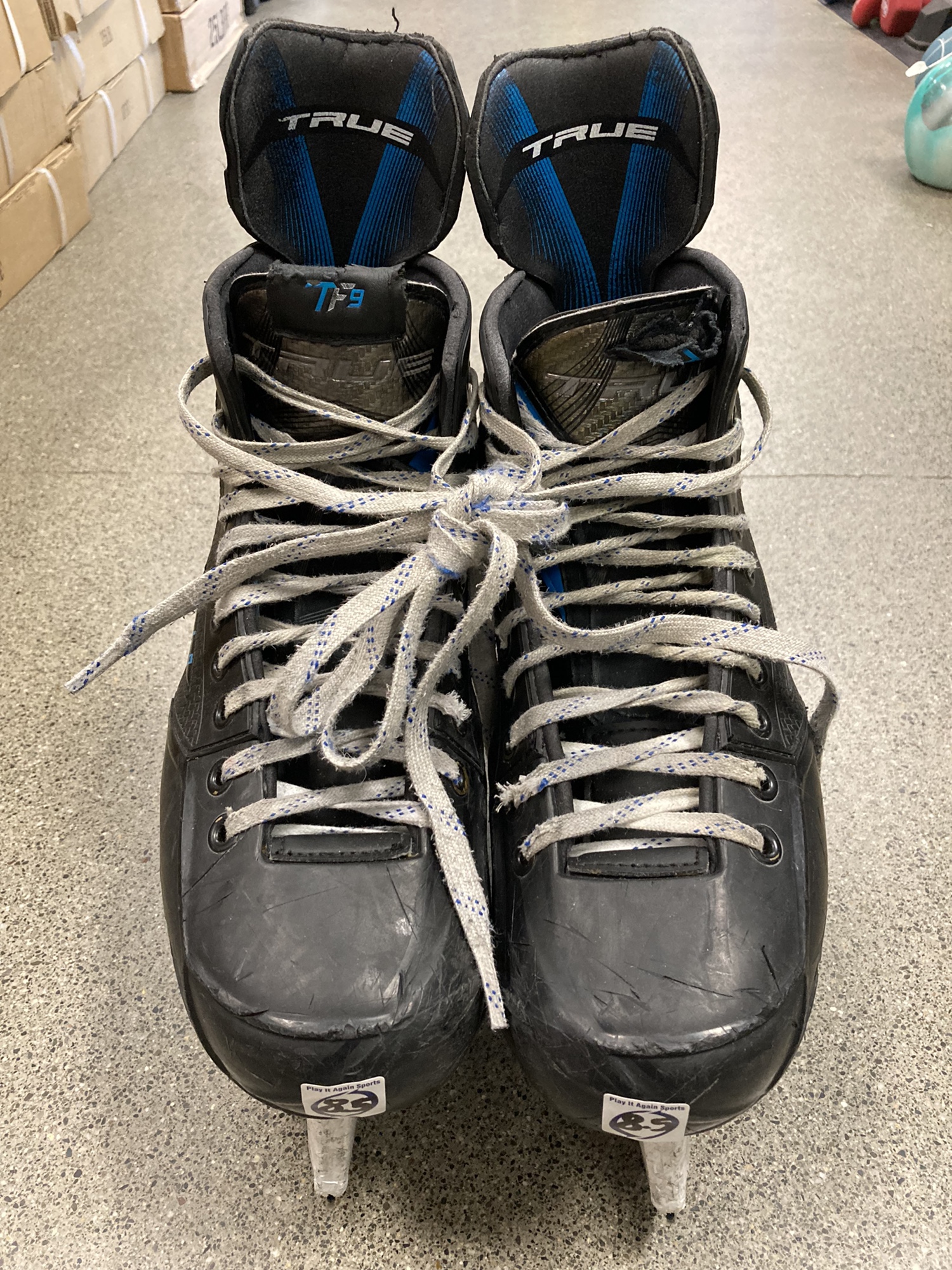 True TF9 Hockey Skates Senior 8.5R | SidelineSwap