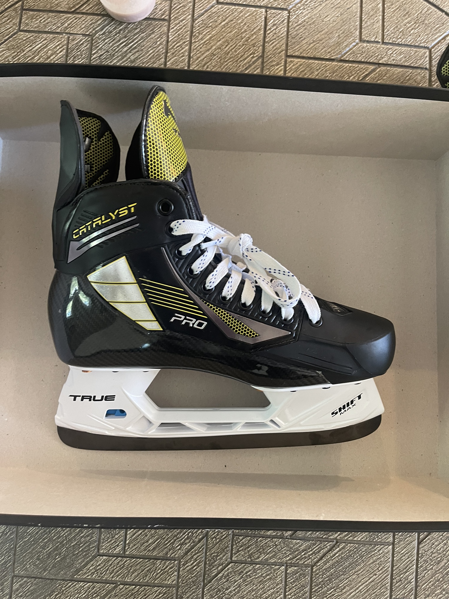 *BRAND NEW* True Catalyst Pro Stock Skates size 9.5 | SidelineSwap