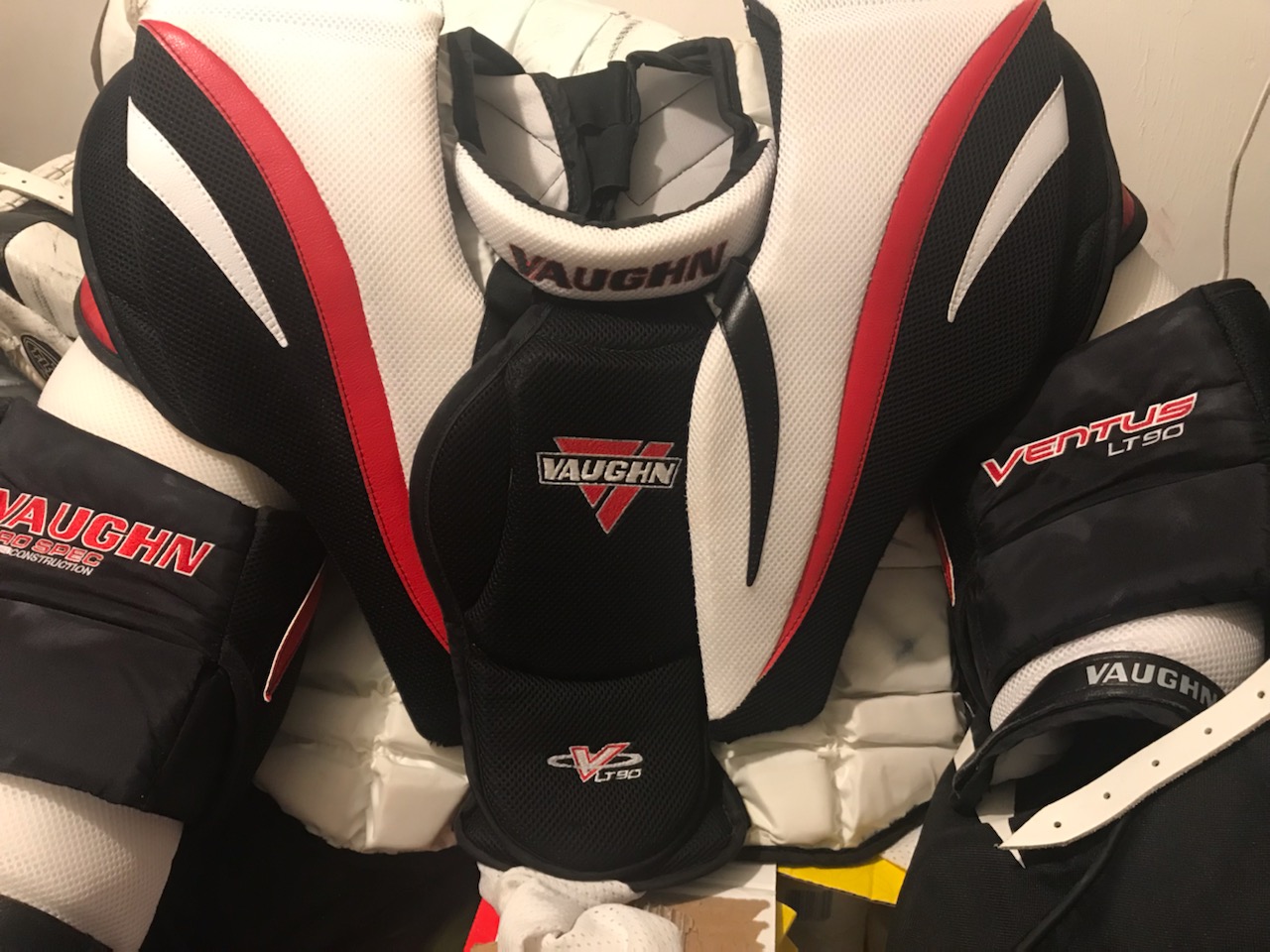 Medium Vaughn Ventus LT90 Pro Goalie Chest Protector Pro | SidelineSwap