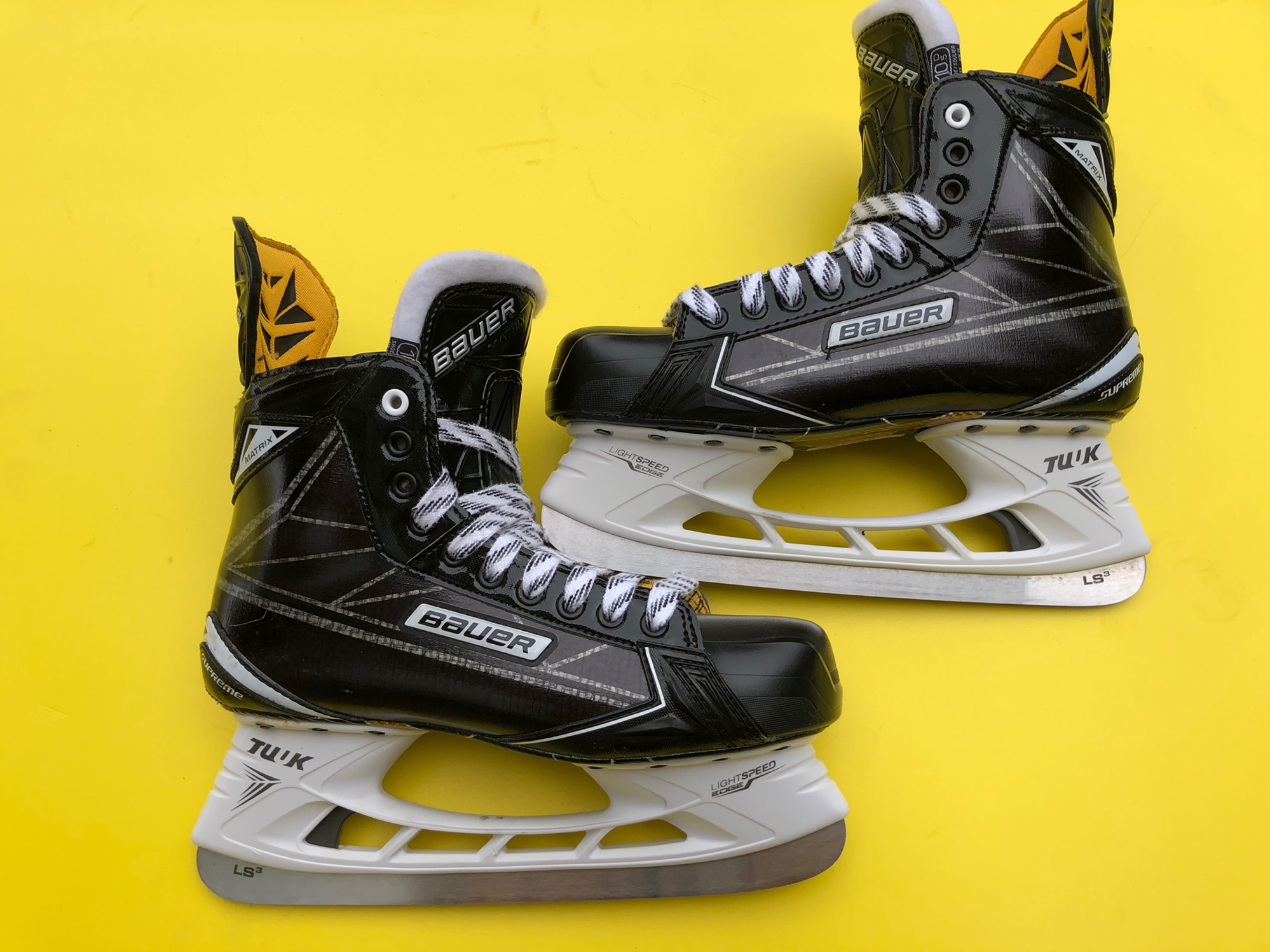 Senior New Bauer Supreme matrix Hockey Skates Regular Width Size 7 ...