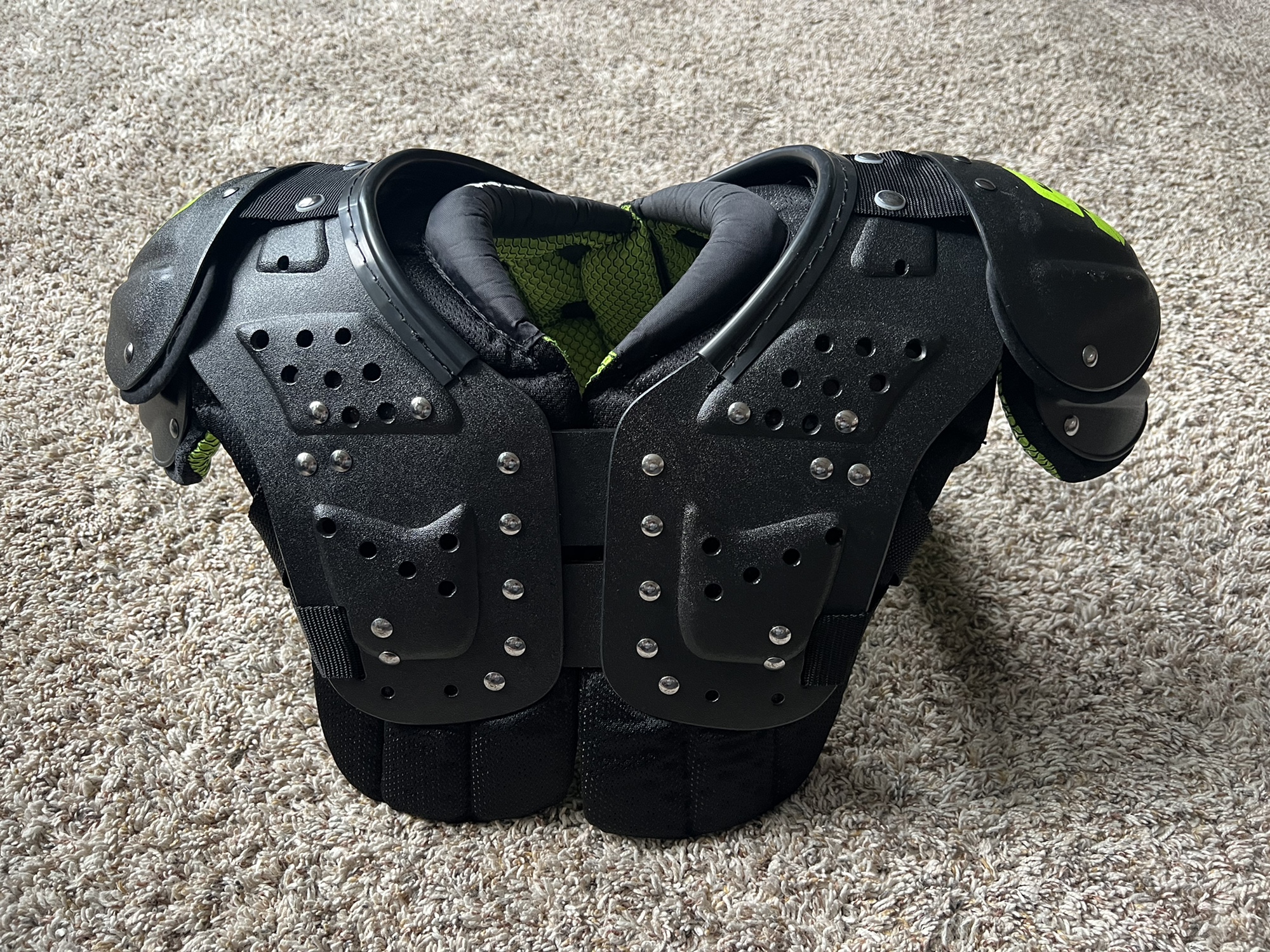 Schutt Yflex 4.0 football shoulder Pads | SidelineSwap