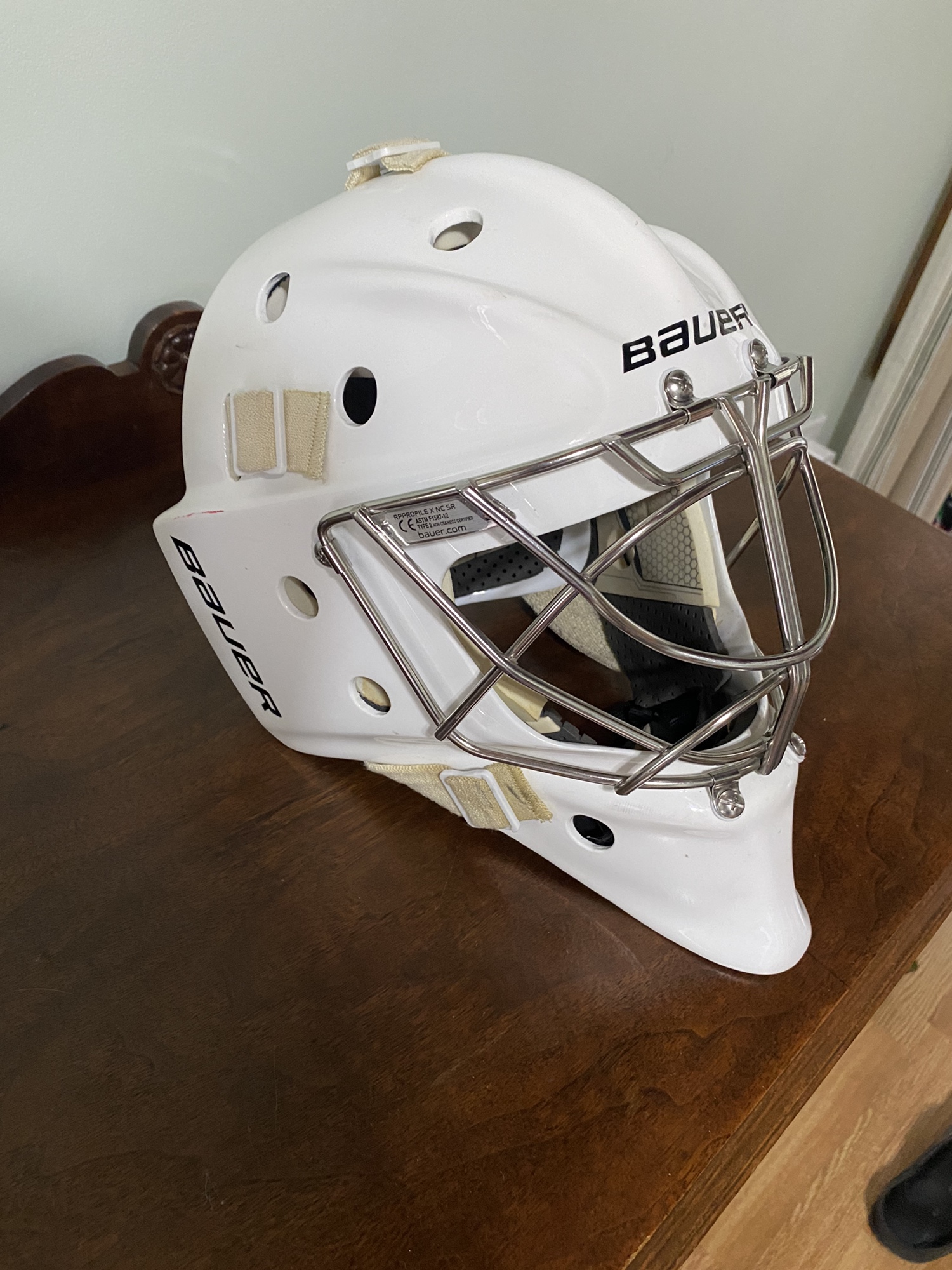 Bauer goalie helmet | SidelineSwap