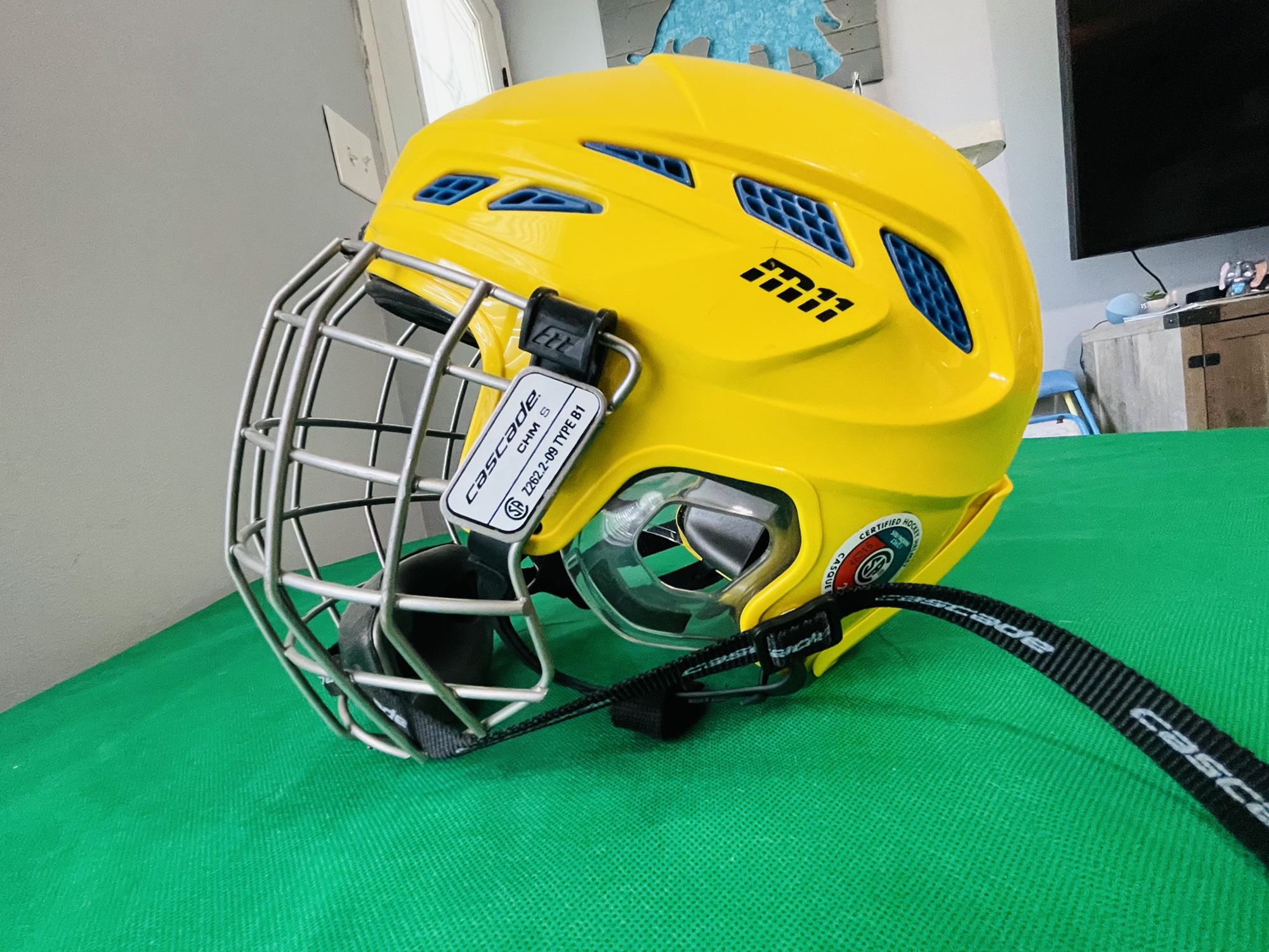New custom Cascade M11 hockey helmet | SidelineSwap