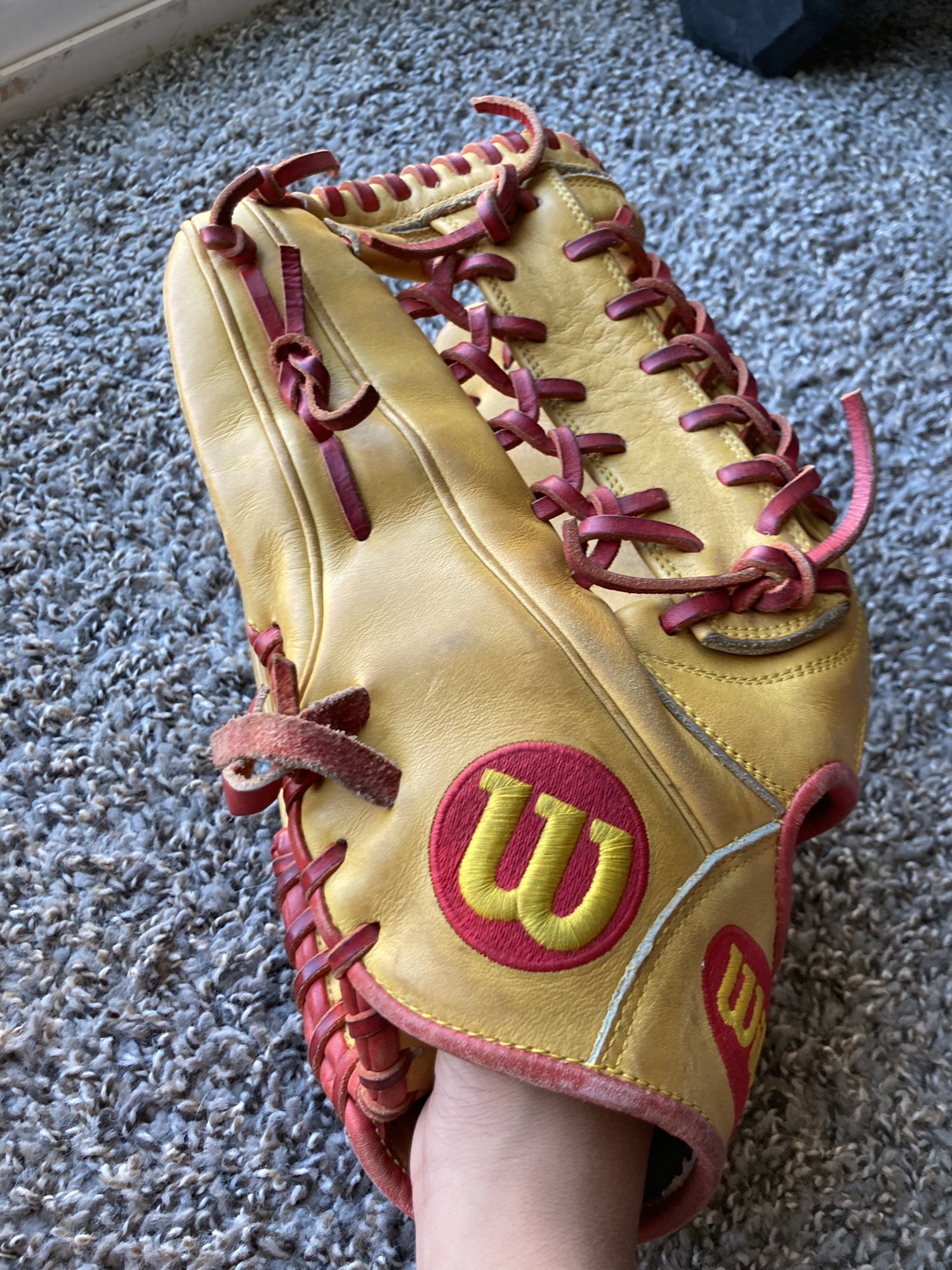 Used Left Hand Throw 12.25" A2000 Baseball Glove | SidelineSwap