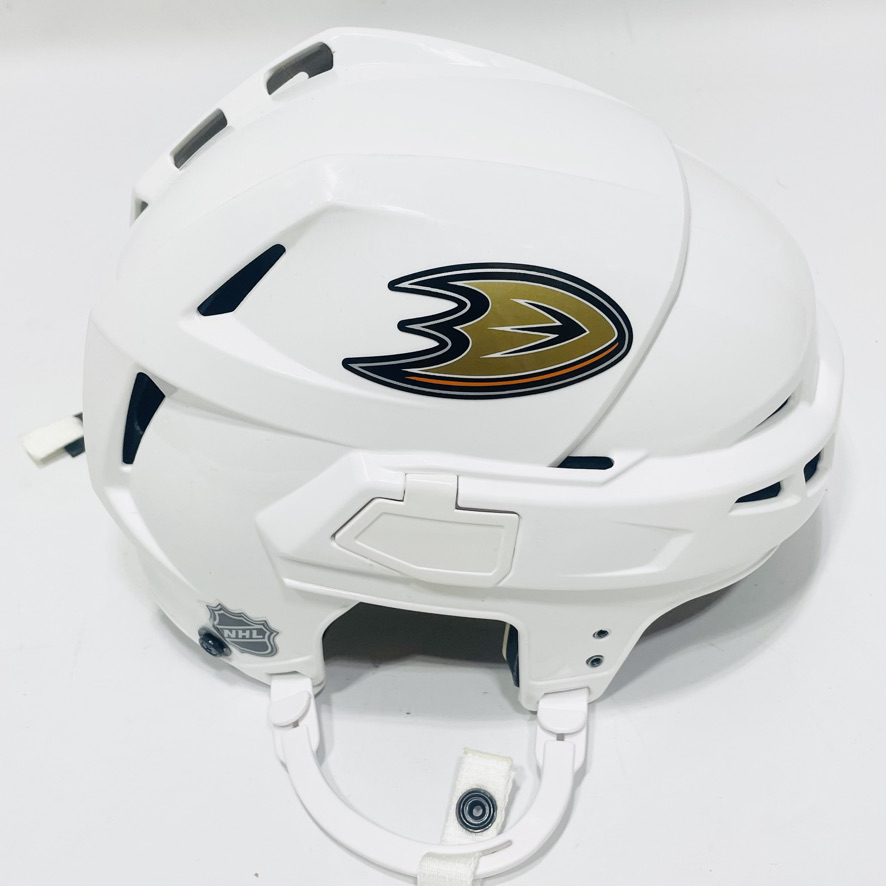 Anaheim Ducks CCM V08 Hockey Helmet-Medium | SidelineSwap
