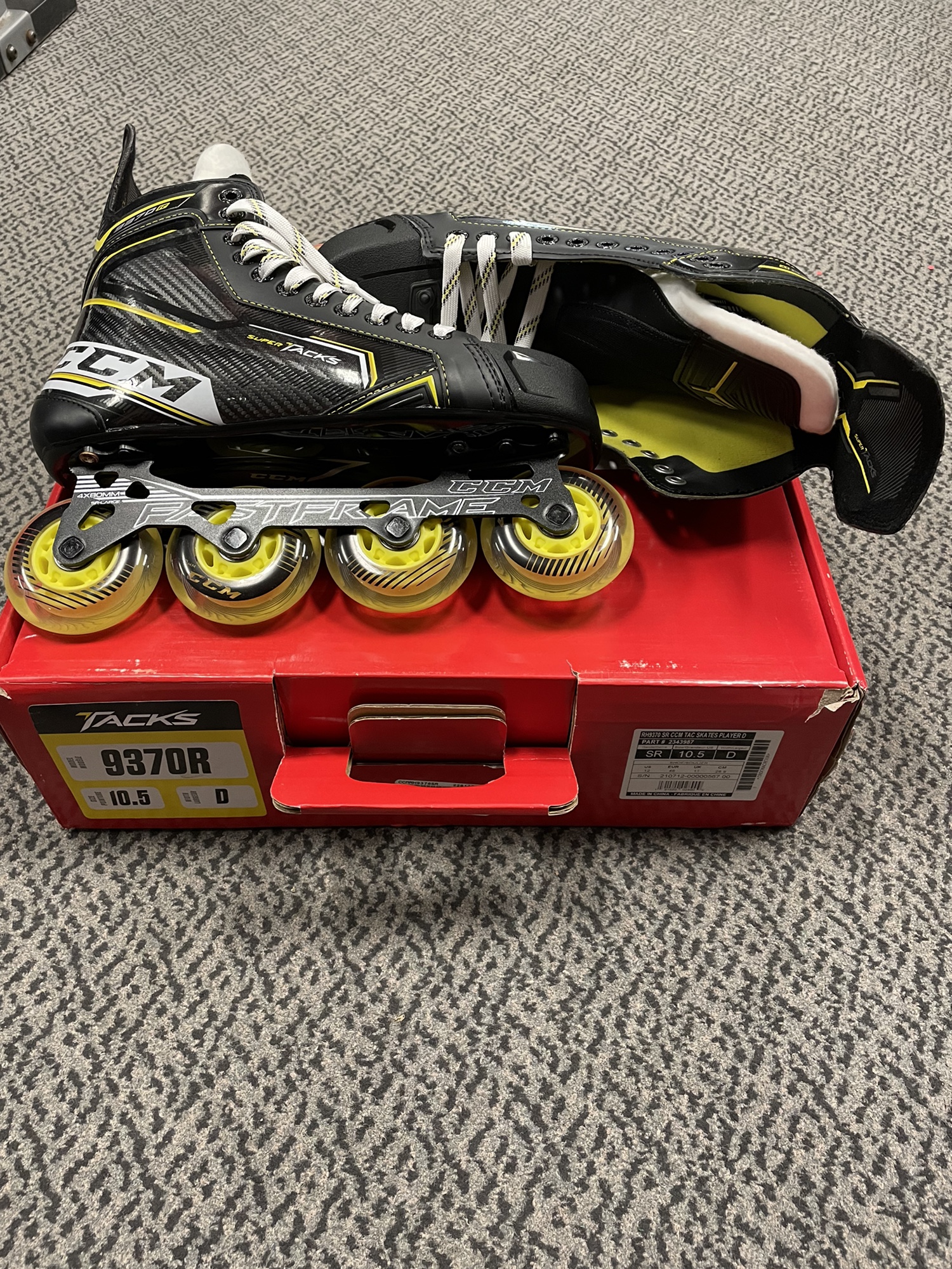 CCM 9370R size 10.5 D width skate | SidelineSwap