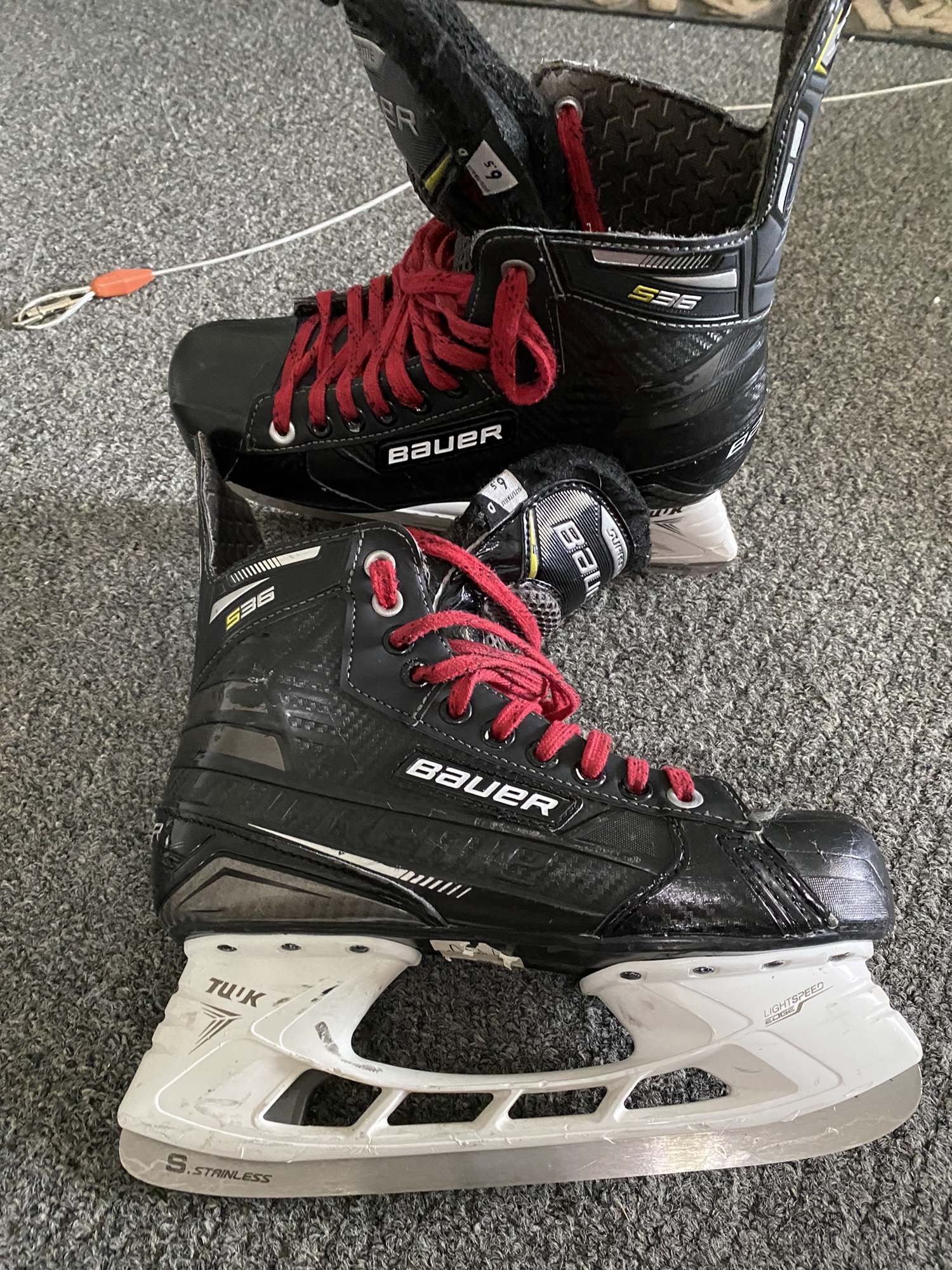 Senior Bauer Regular Width Size 6.5 Supreme S36 Hockey Skates ...