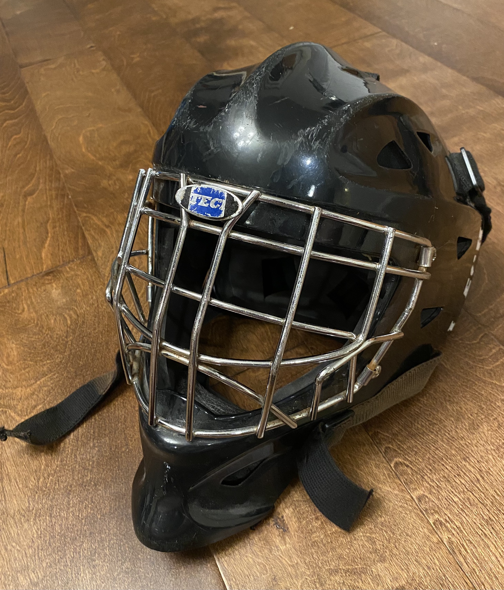 Used Itech Junior Profile 1200 Goalie Mask | SidelineSwap