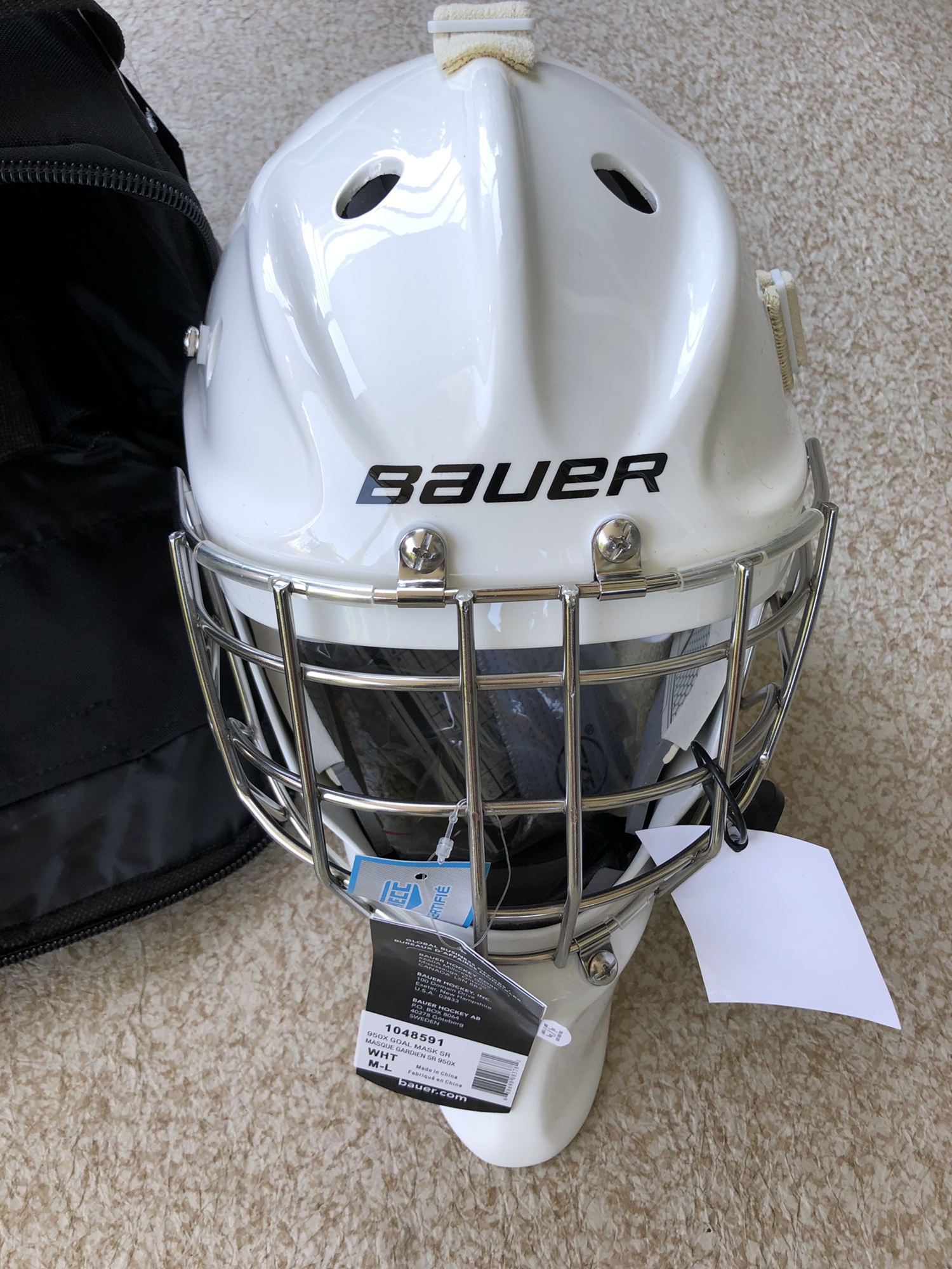 Senior New Bauer 950X Goalie Mask SIZE M/L certification valid until ...