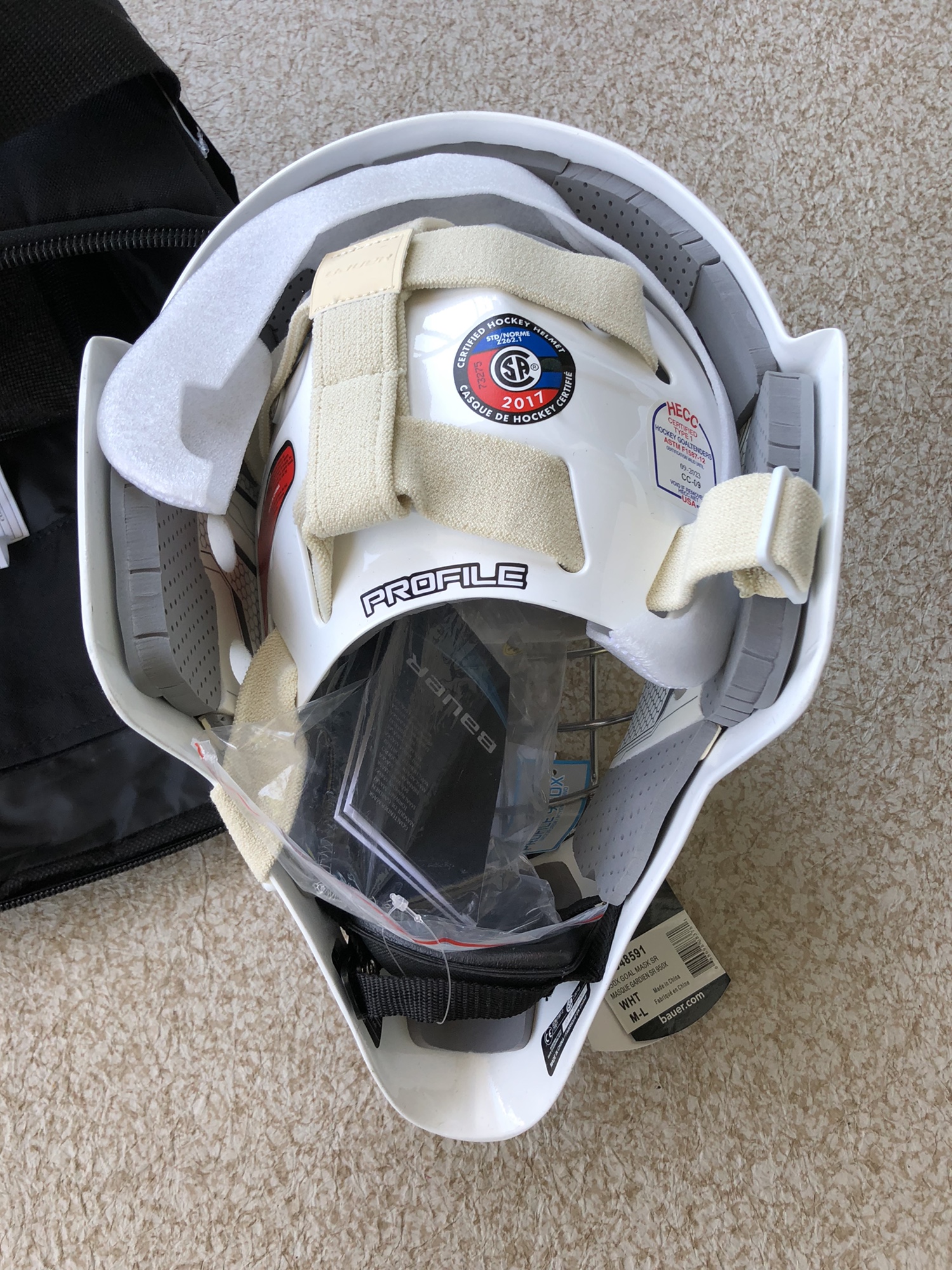 Senior New Bauer 950X Goalie Mask SIZE M/L certification valid until ...