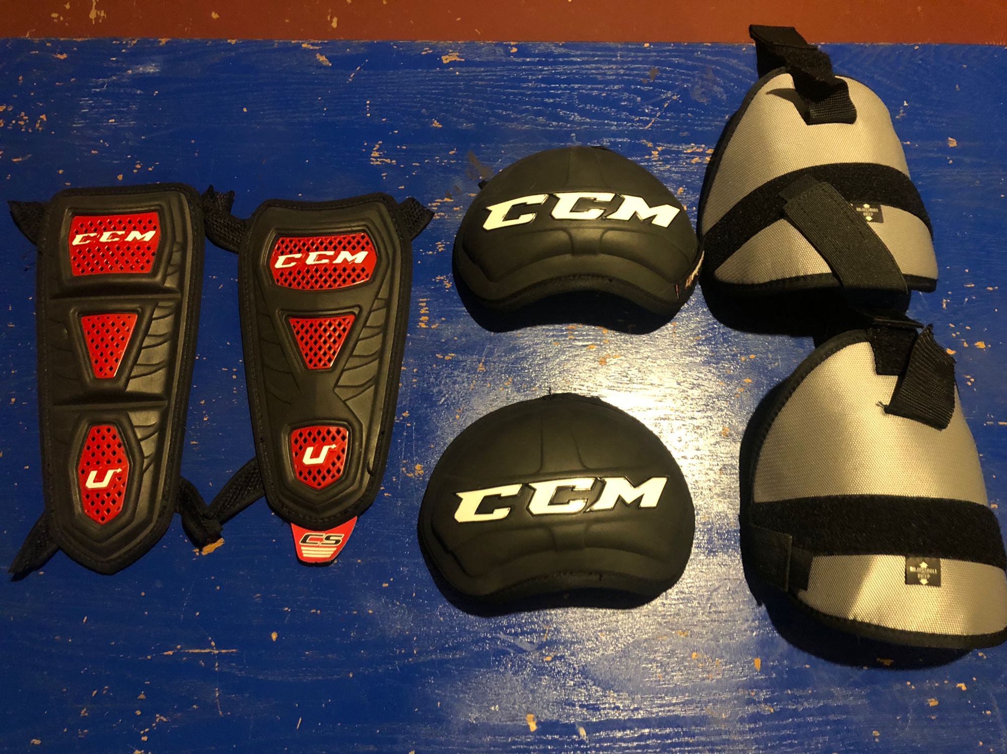 Ccm u+ cs shoulder pads Sr Medium | SidelineSwap