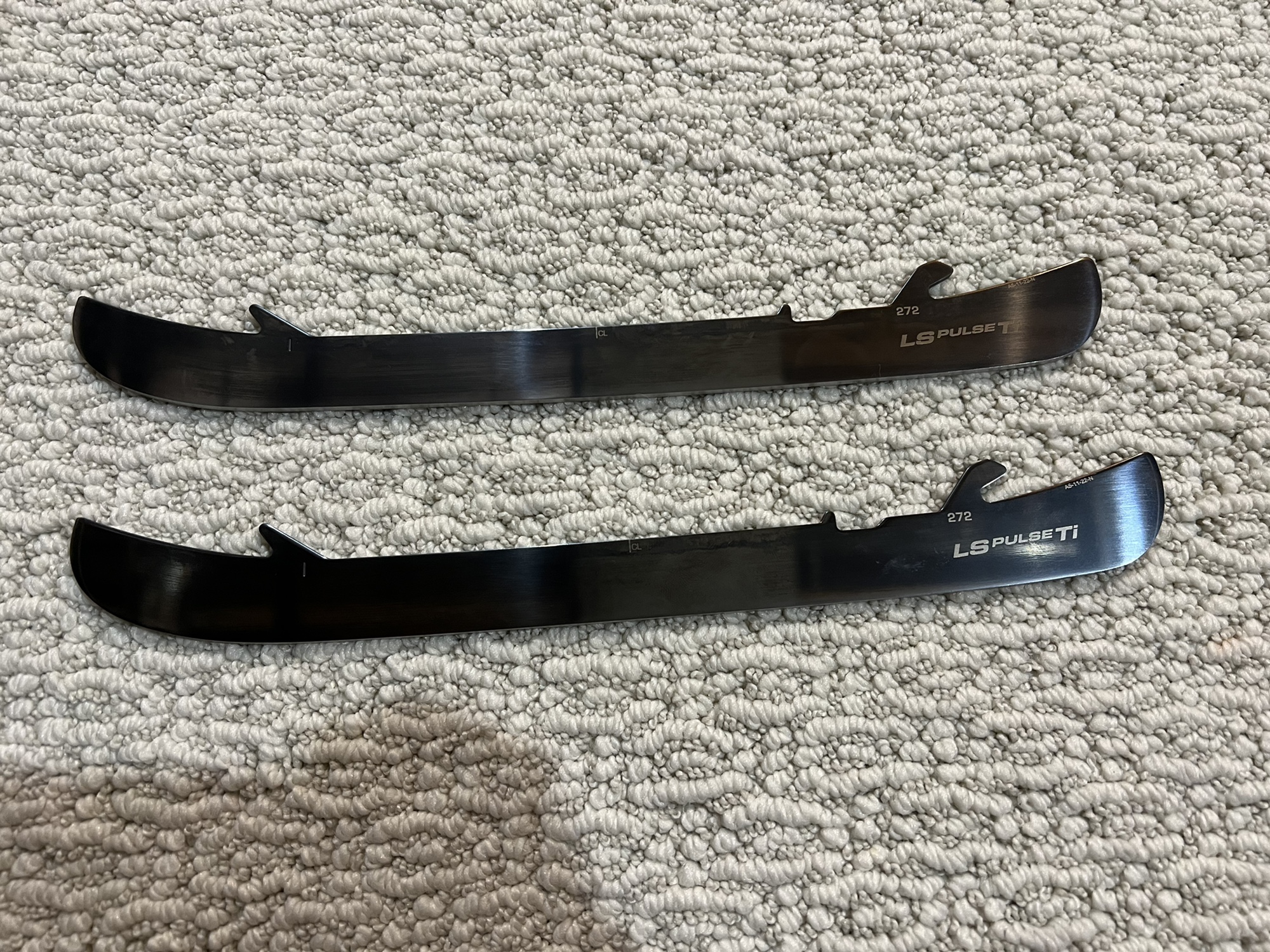 NEW BAUER TUUK LIGHTSPEED PULSE TI EDGE RUNNER - SENIOR 272 | SidelineSwap