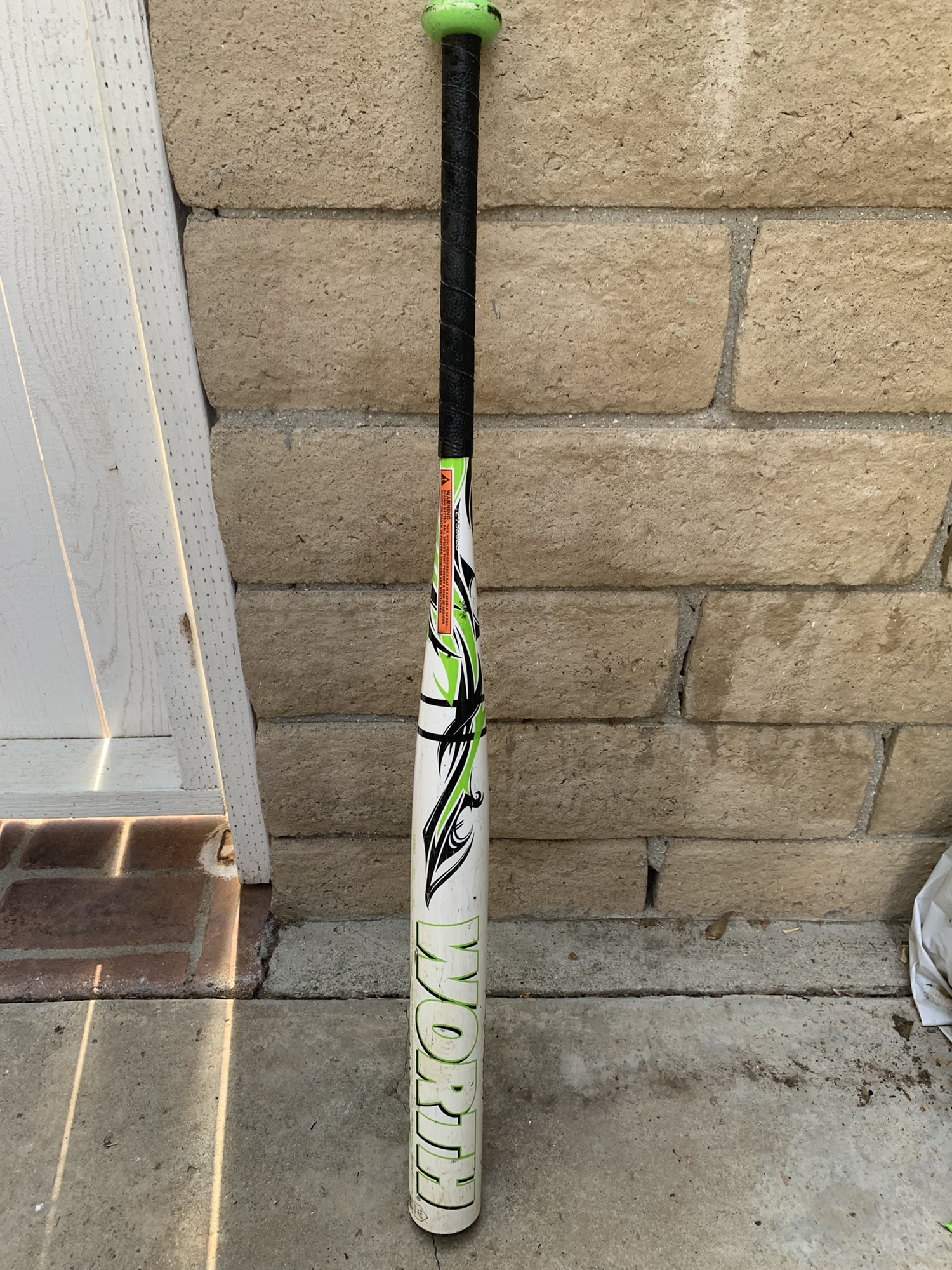 Worth 454 Toxic Slowpitch Softball Bat (-6) 28 oz 34" | SidelineSwap