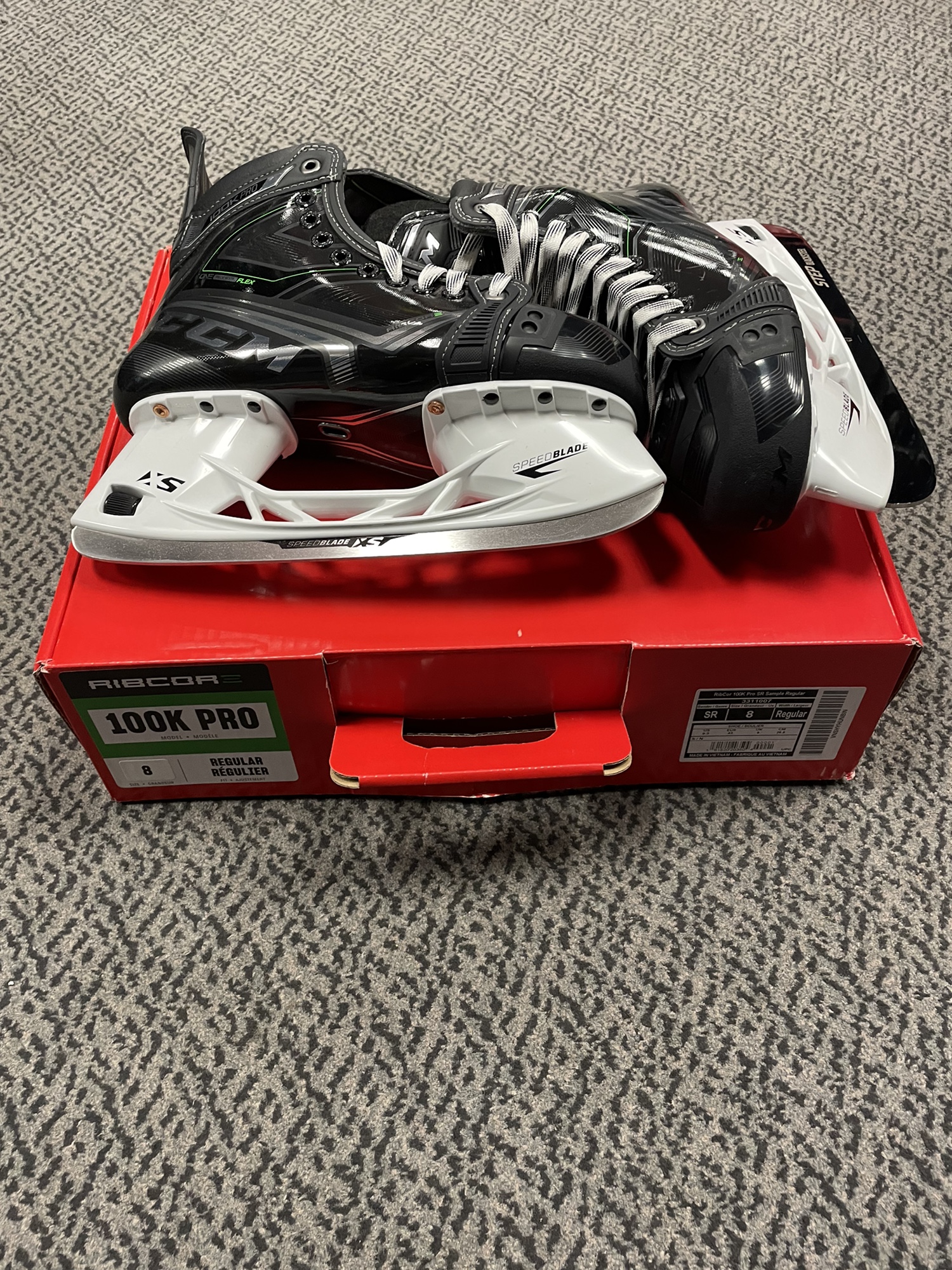 CCM 100K Pro size 8 Regular width skate | SidelineSwap
